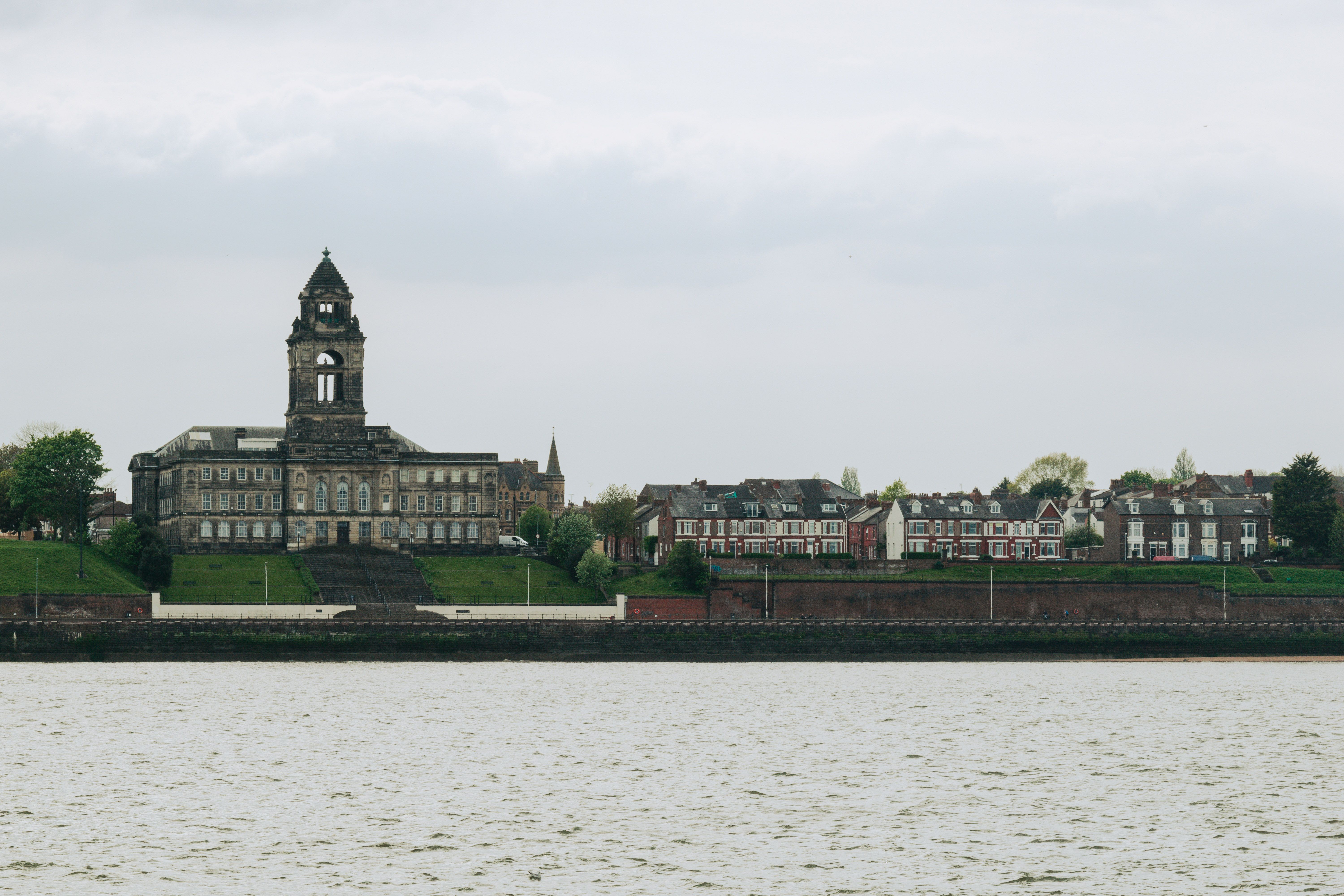 Wallasey Town Hall by River in Liverpool · Free Stock Photo
