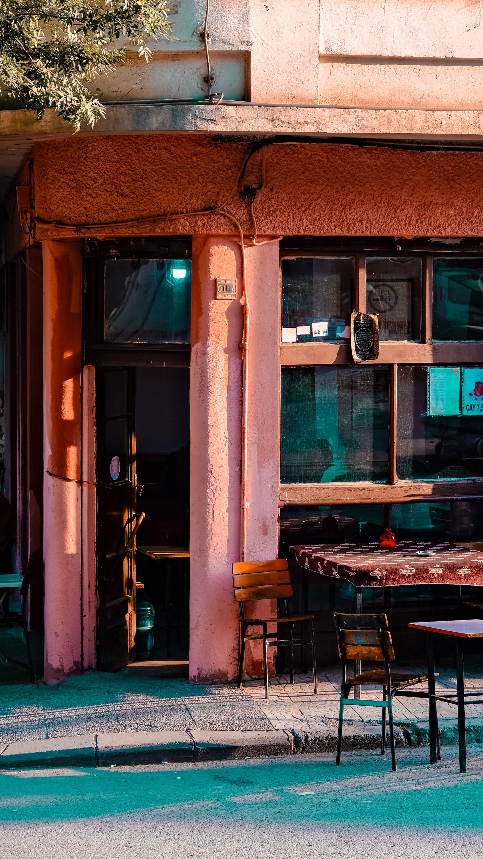 Cafe in City · Free Stock Photo