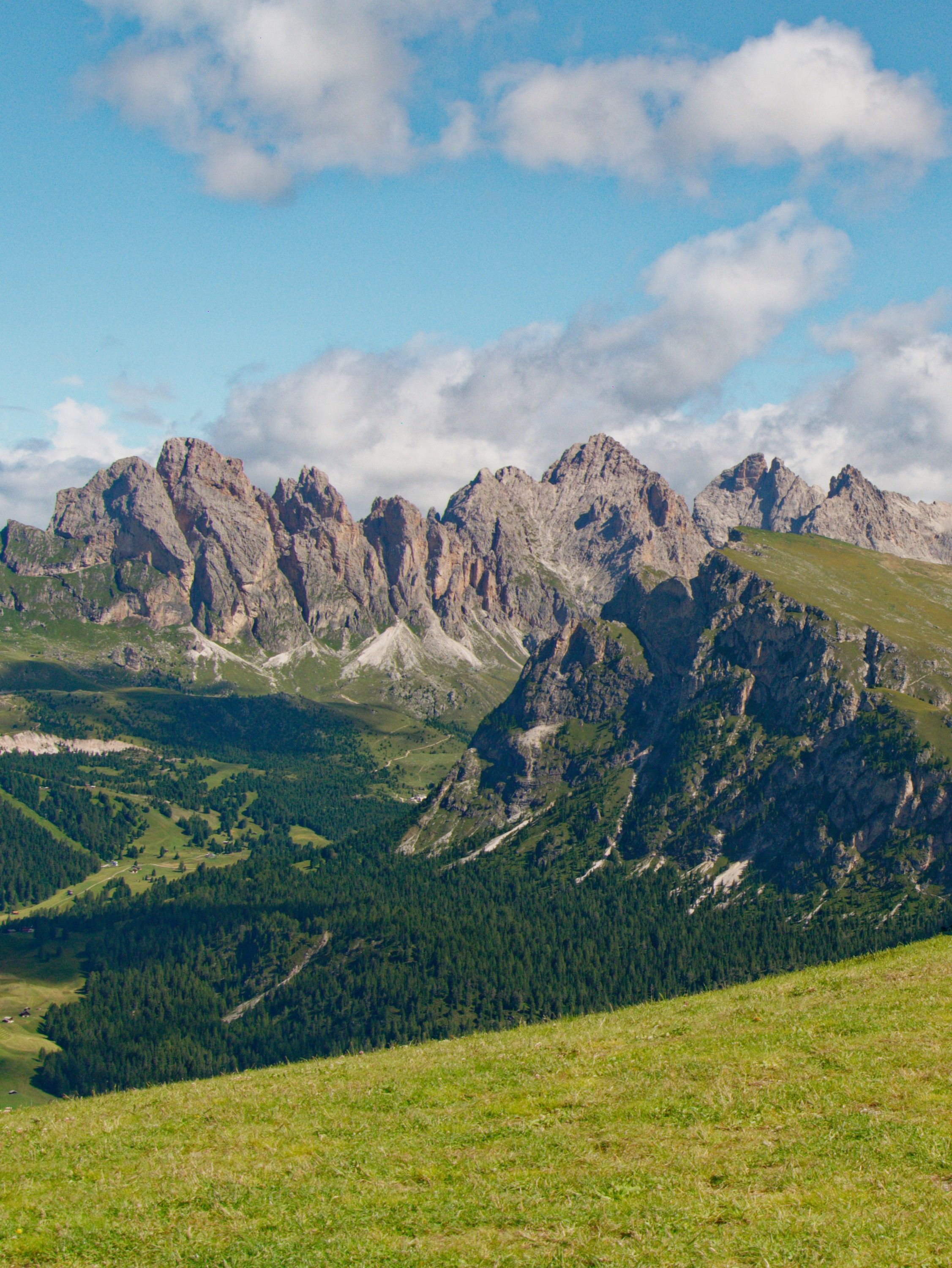 Landscape of Hill, Valley and Mountains · Free Stock Photo