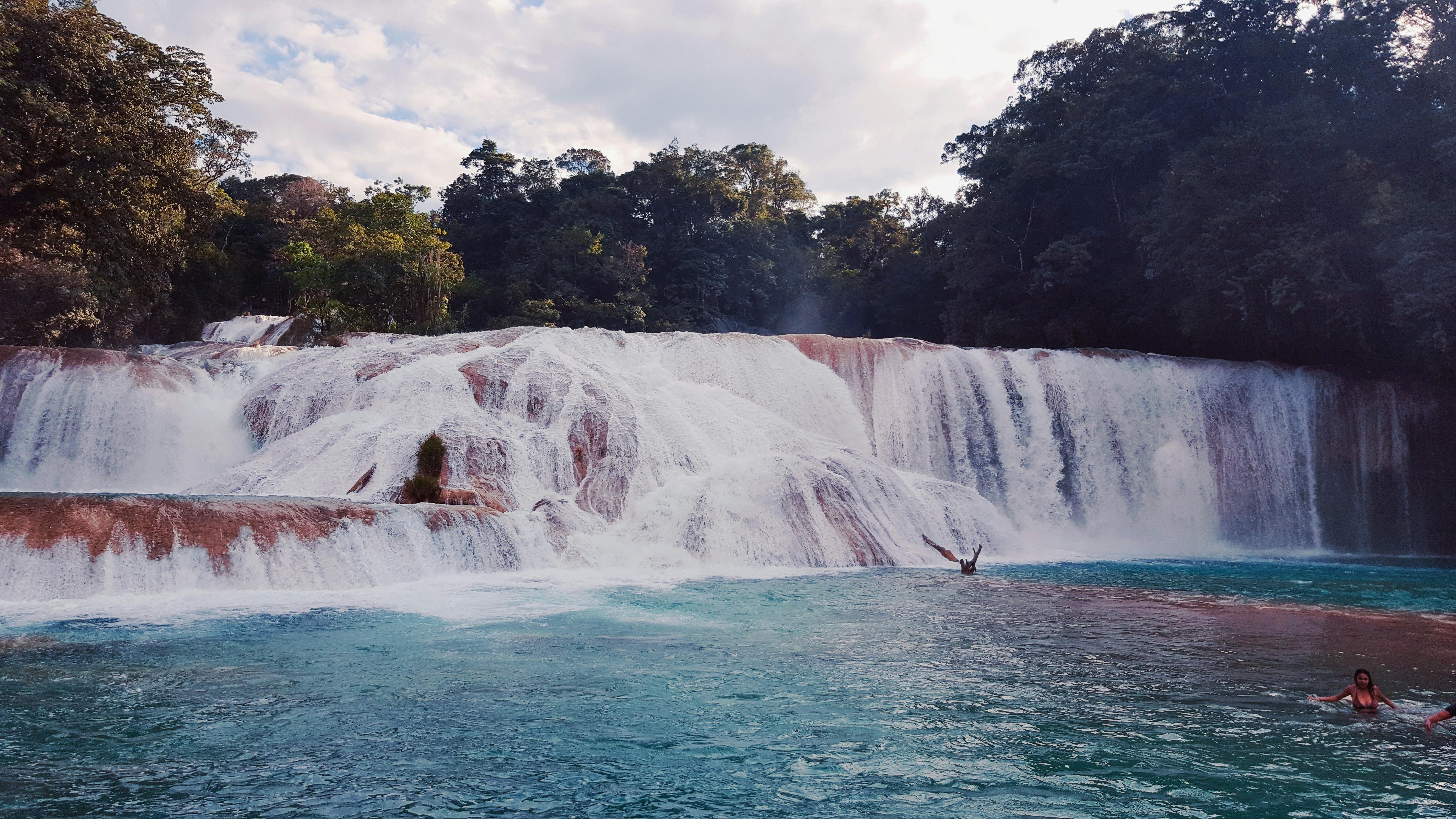 A beautiful waterfall in Chipas, Mexico · Free Stock Photo