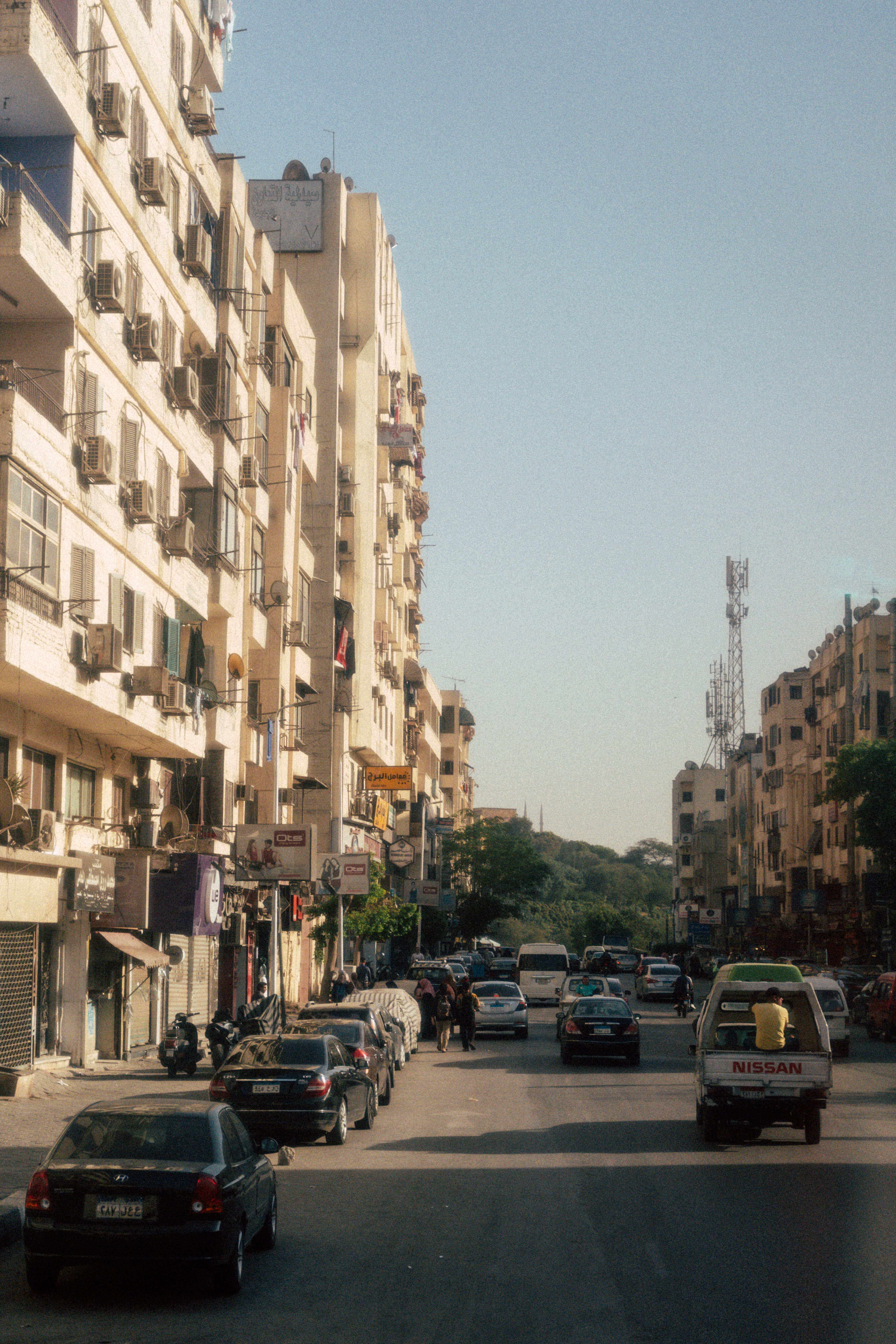Street with Cars along Modern Urban Tenements · Free Stock Photo