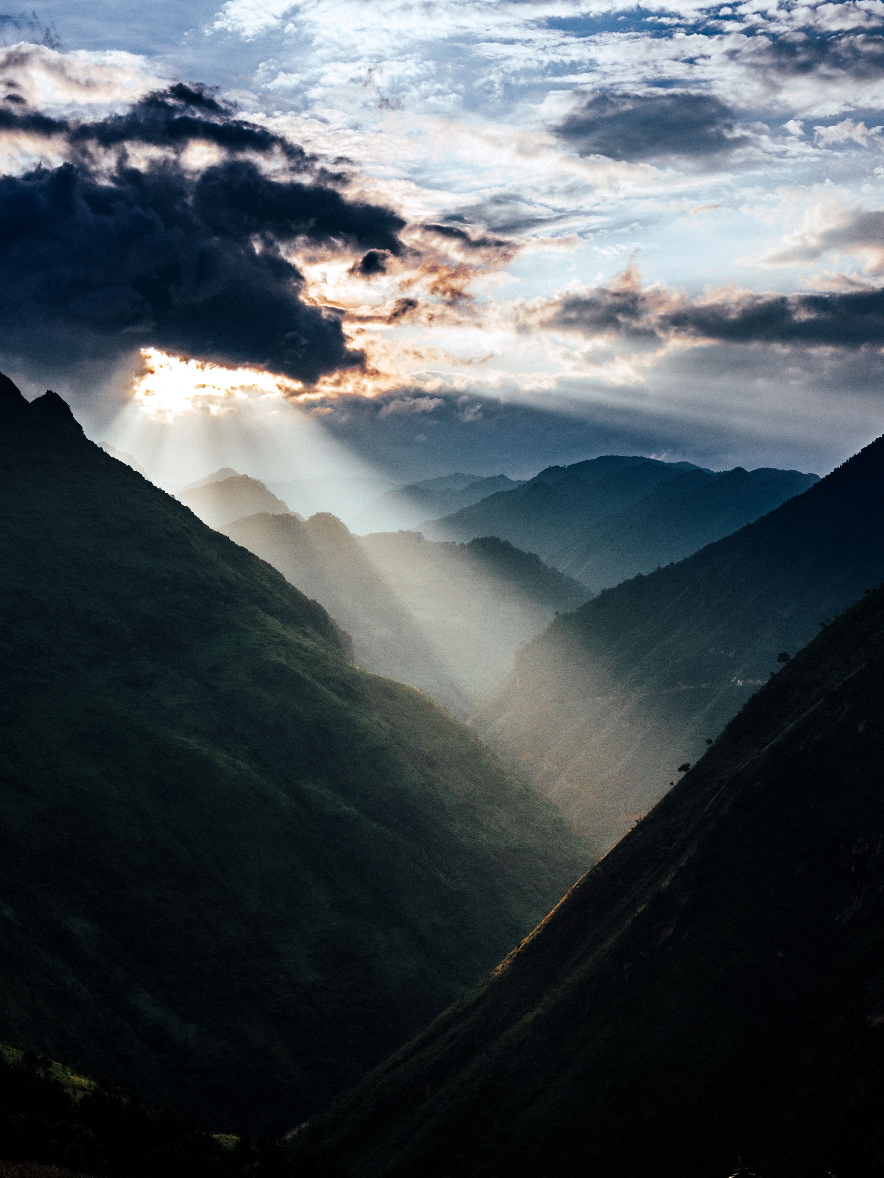 Valley in Sunlight · Free Stock Photo
