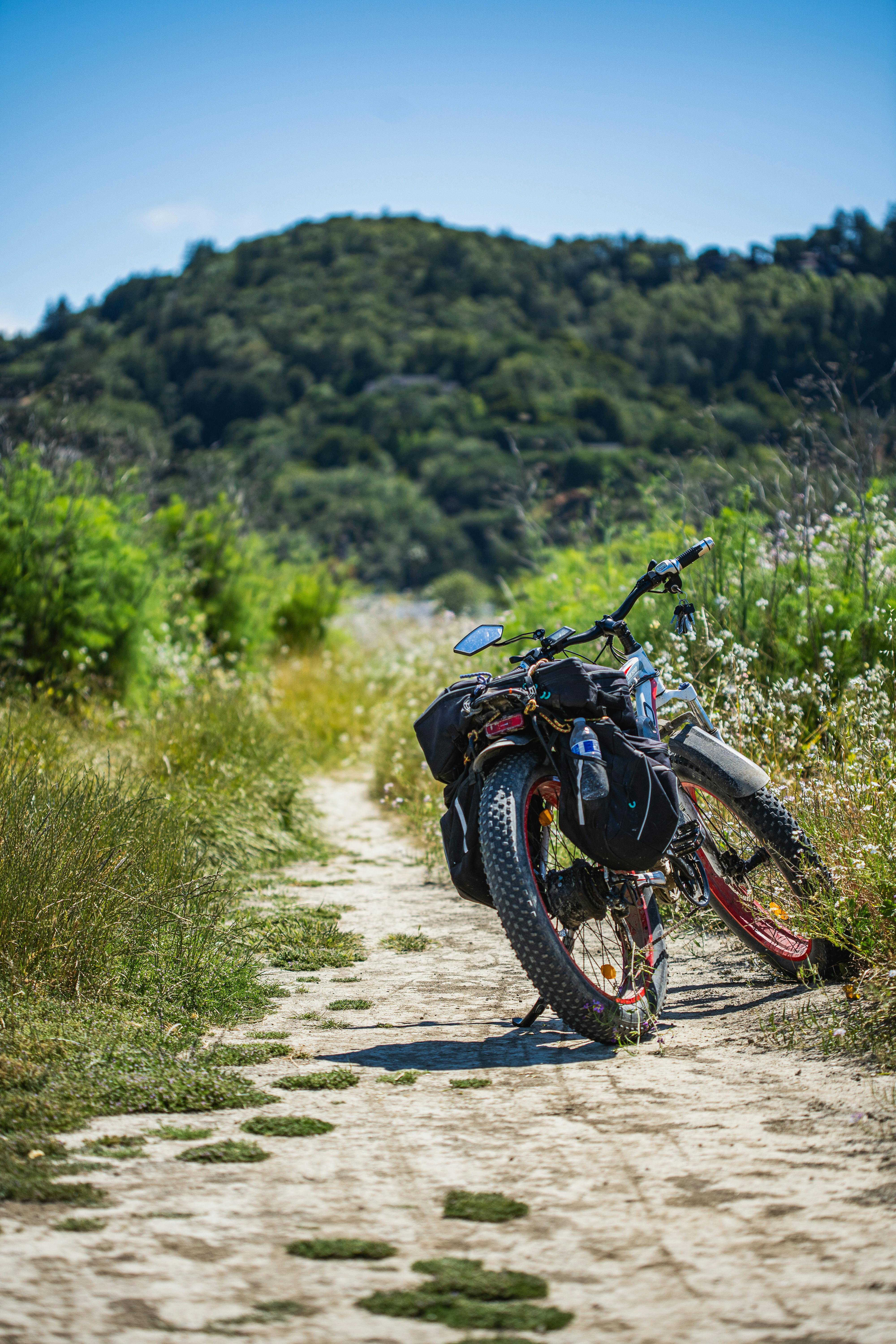 Bike on Footpath in Countryside · Free Stock Photo