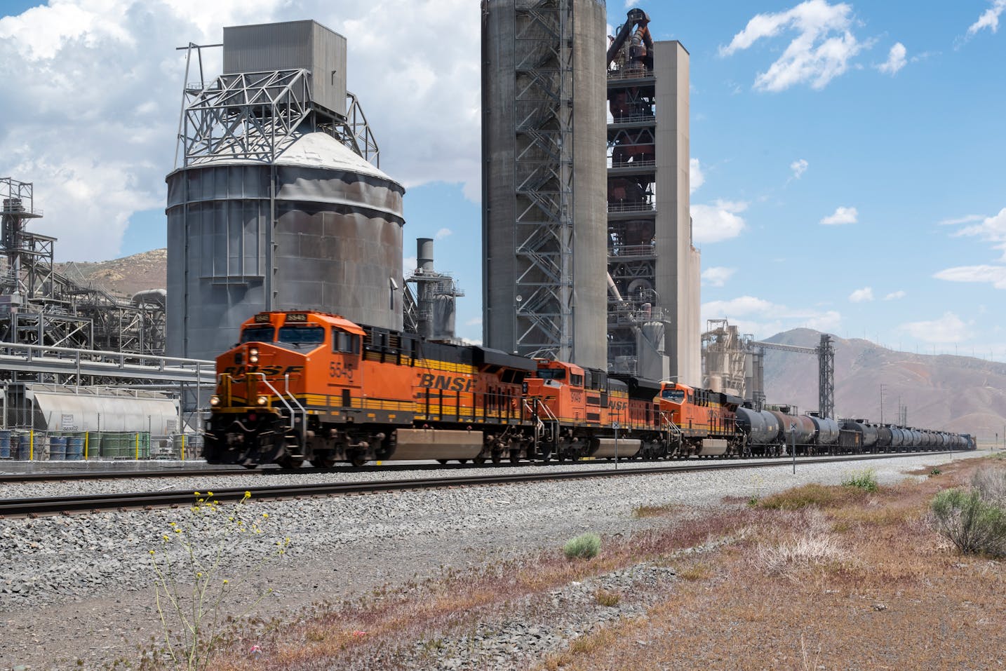 Warren Buffett BNSF Railroad: Key Facts You Need to Know