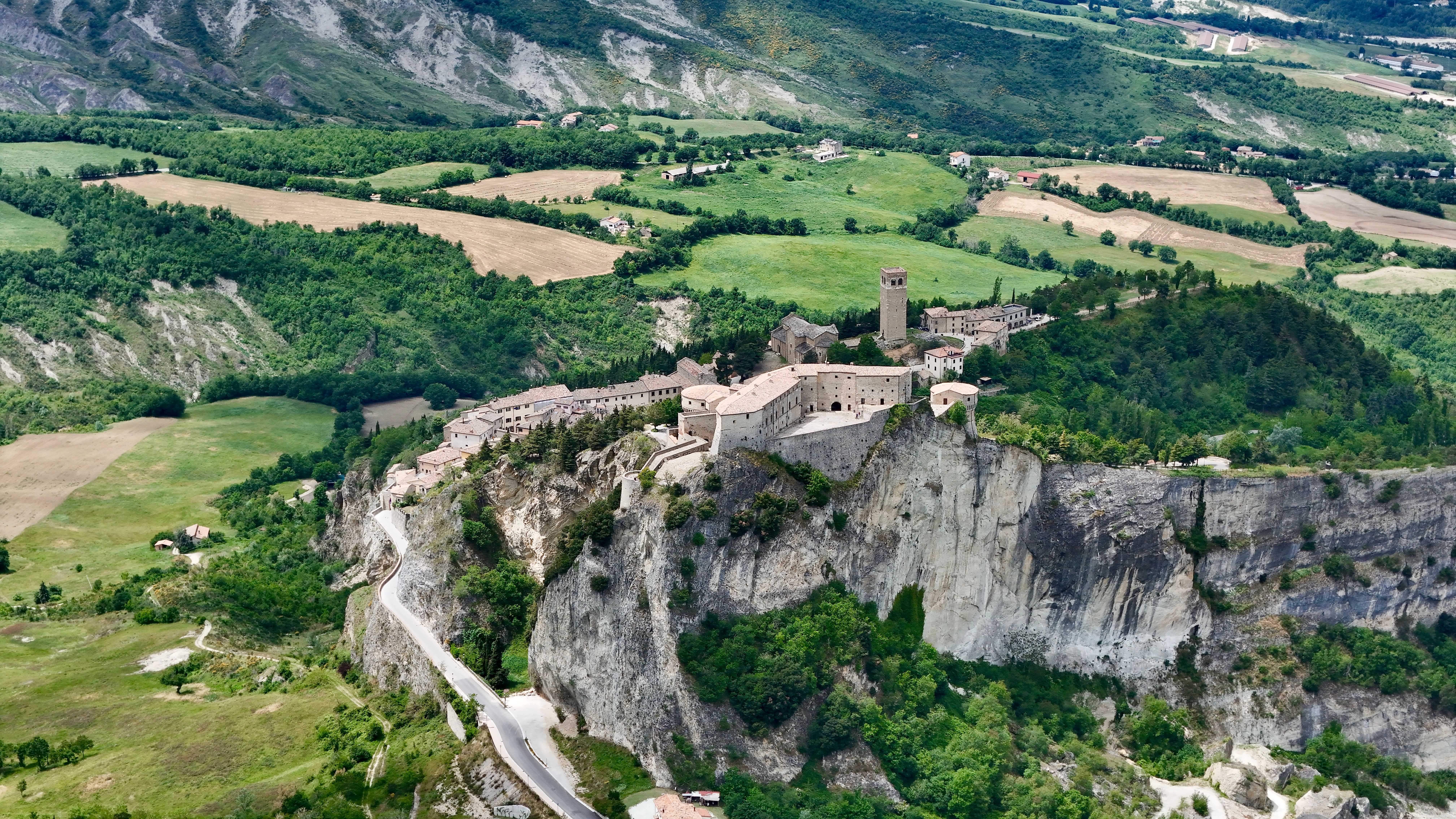 Aerial view of a castle on a hillside · Free Stock Photo