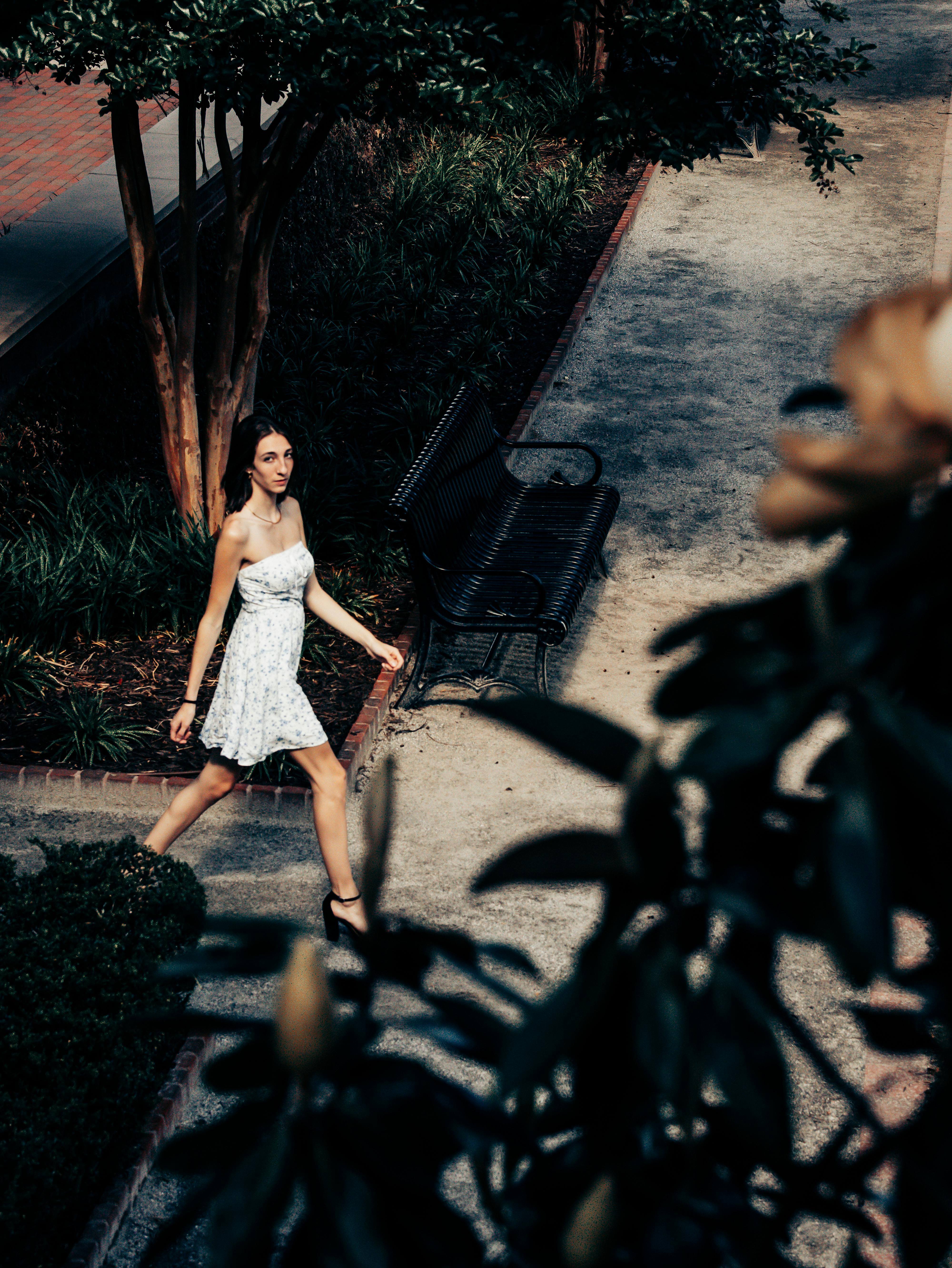 Street Shot of a fashion model walking · Free Stock Photo
