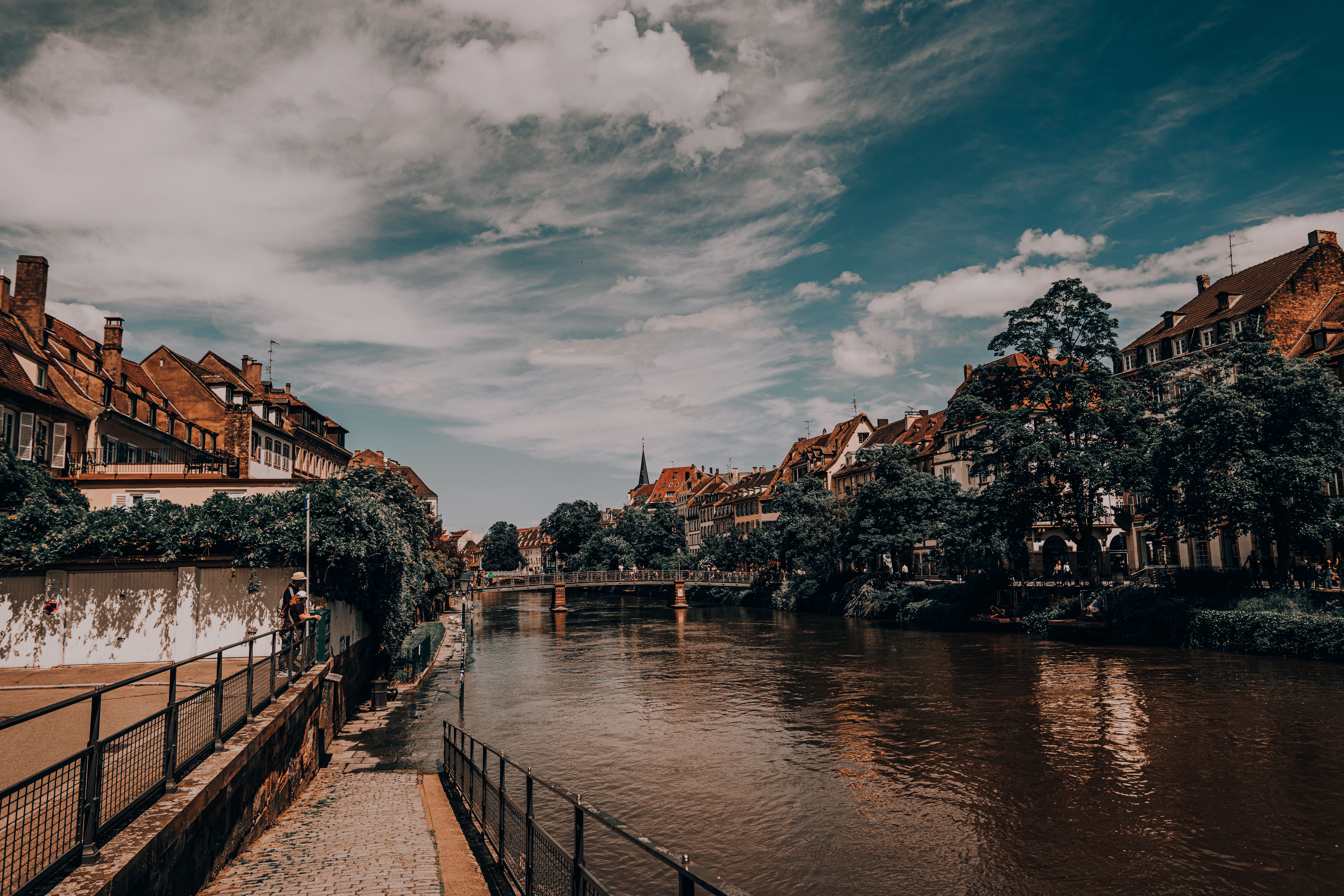 View of a River and Houses in the Old Town · Free Stock Photo