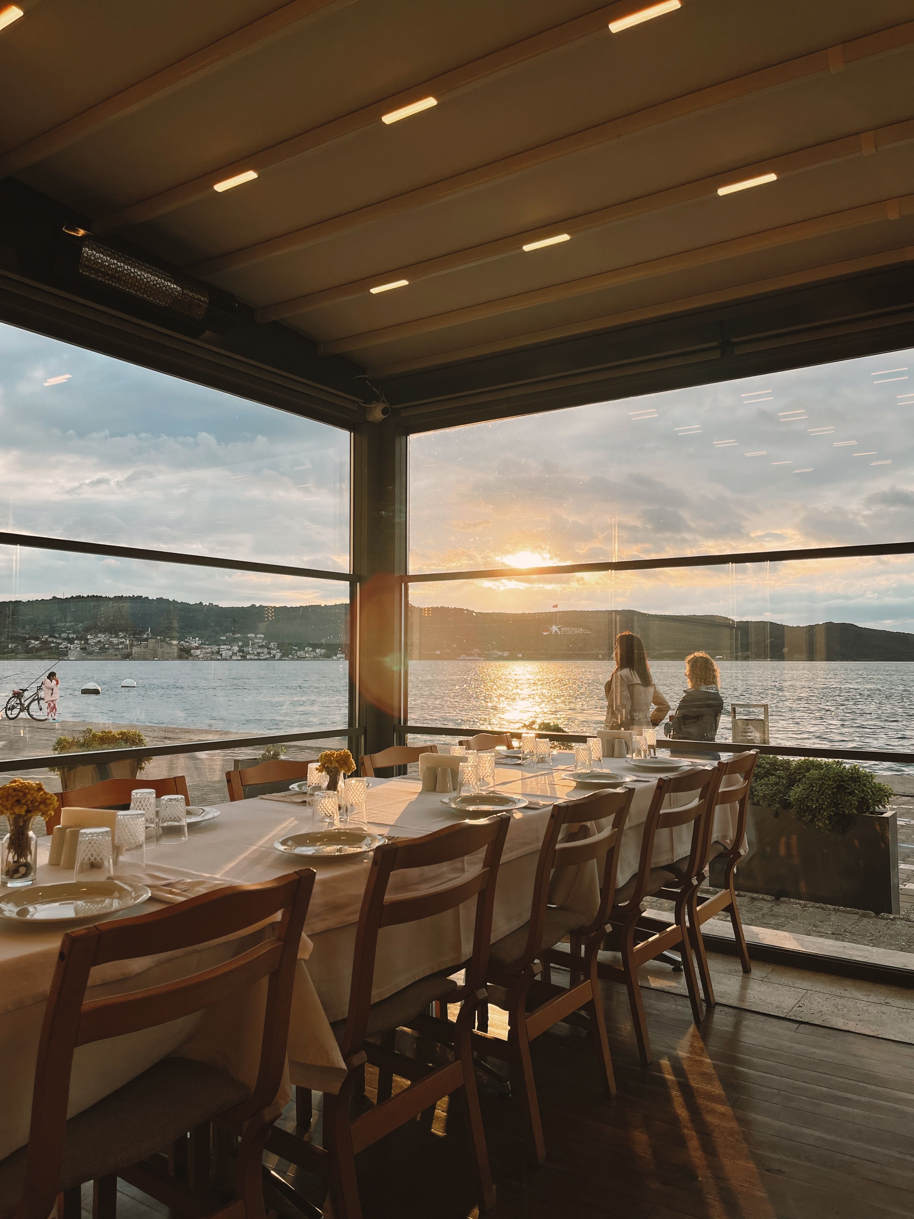 Restaurant by the Sea Shore · Free Stock Photo