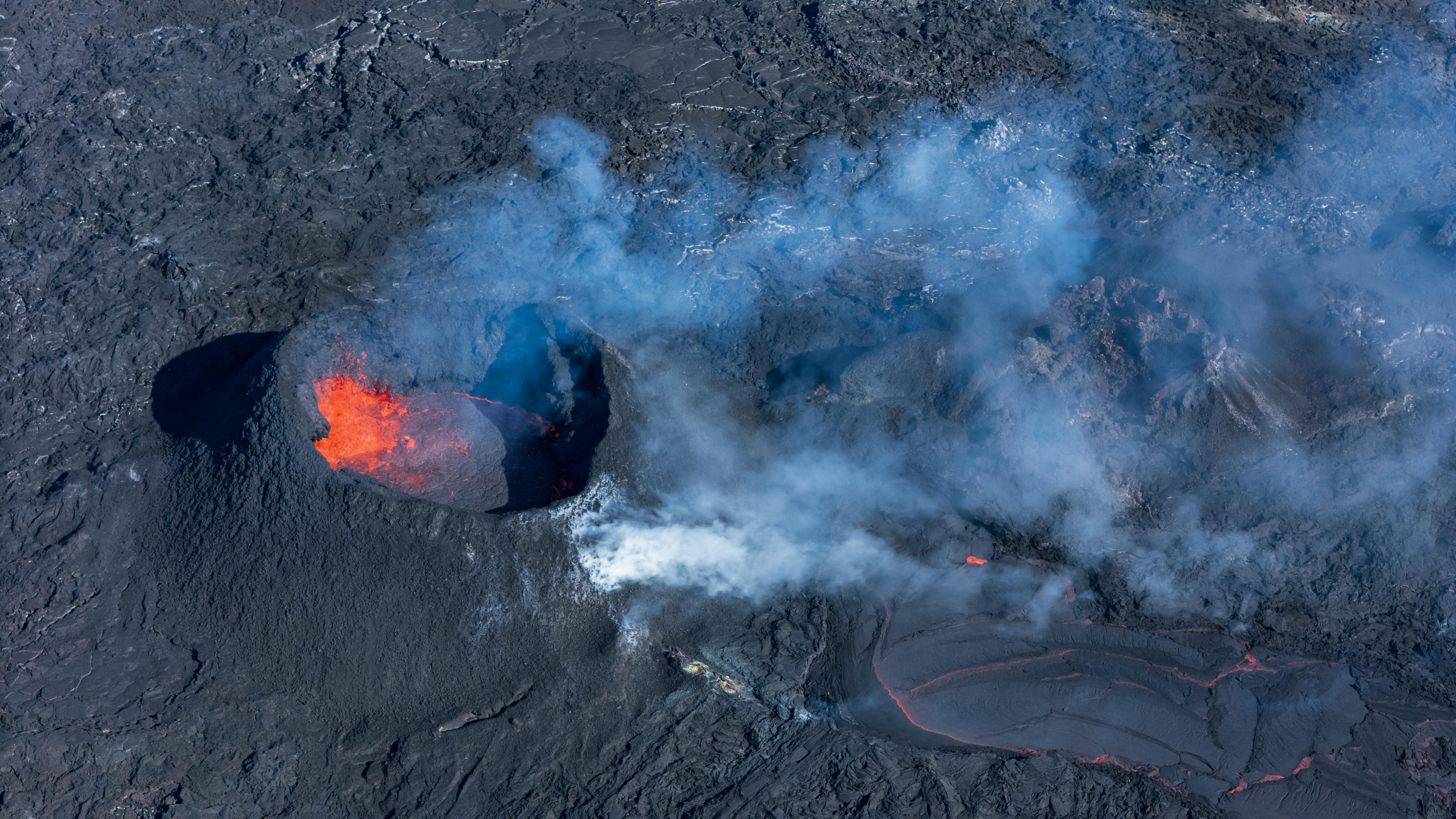 Aerial Photography of an Erupting Volcano during Nighttime · Free Stock ...