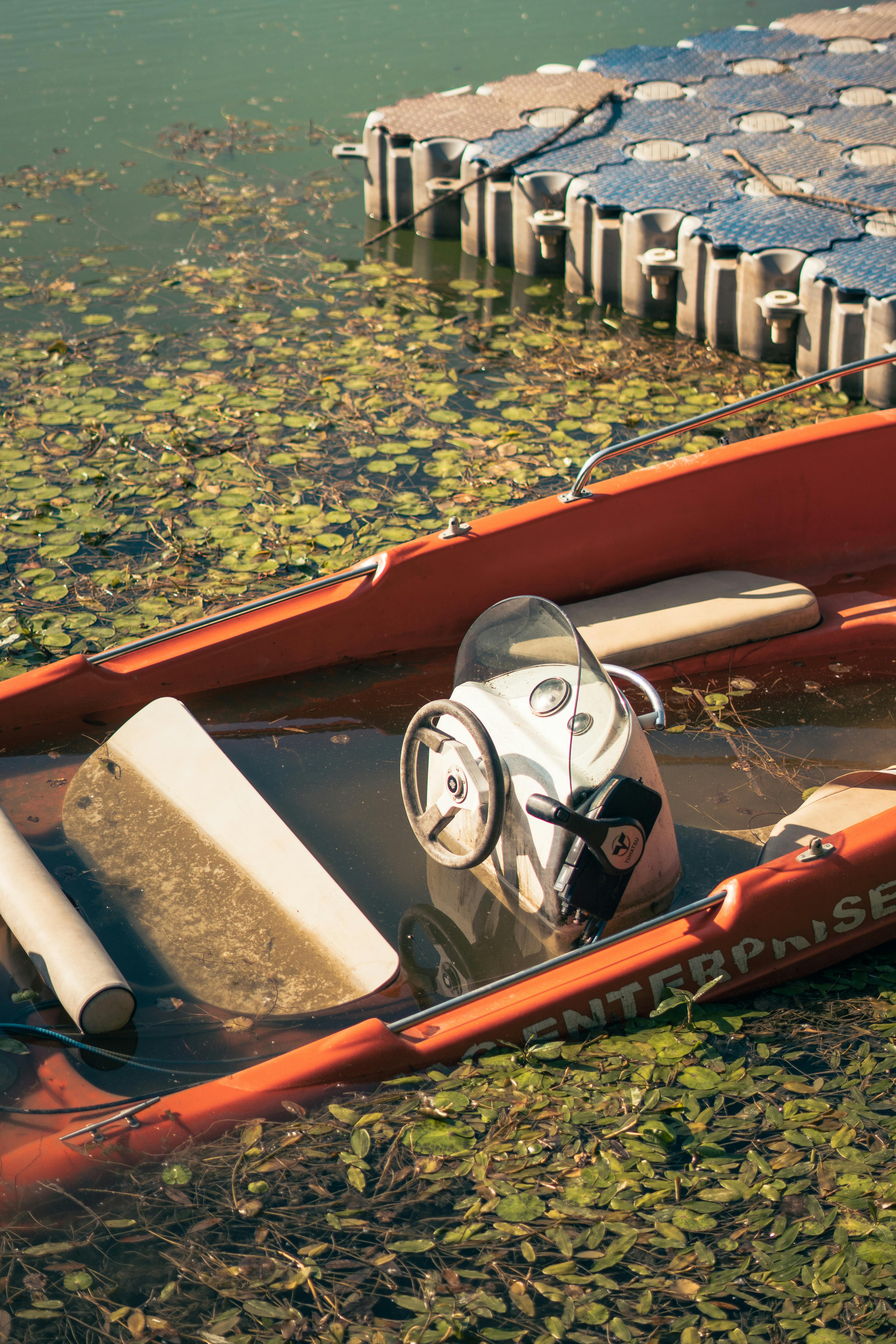Sinking Motorboat at the Lake Pier · Free Stock Photo
