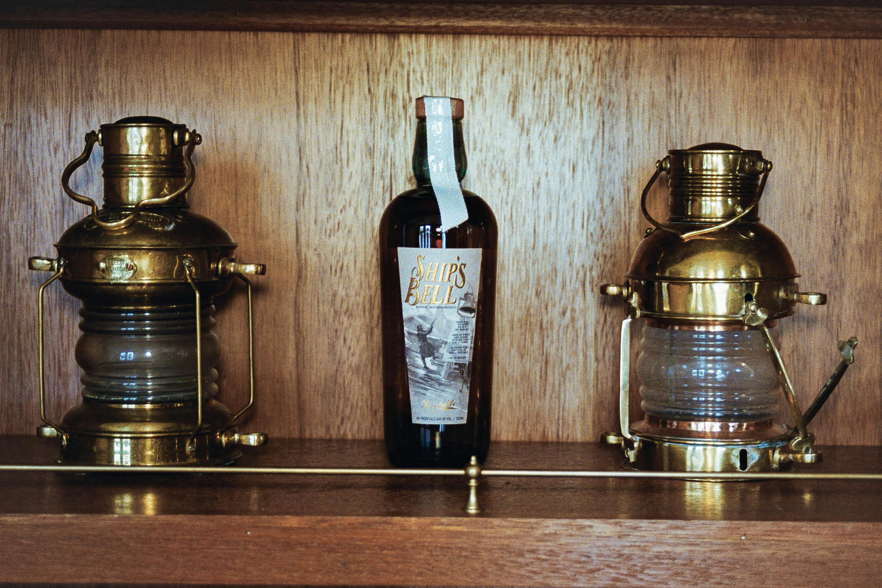 Foto profissional gratuita de antiguidade, aquático, armário, bourbon ...