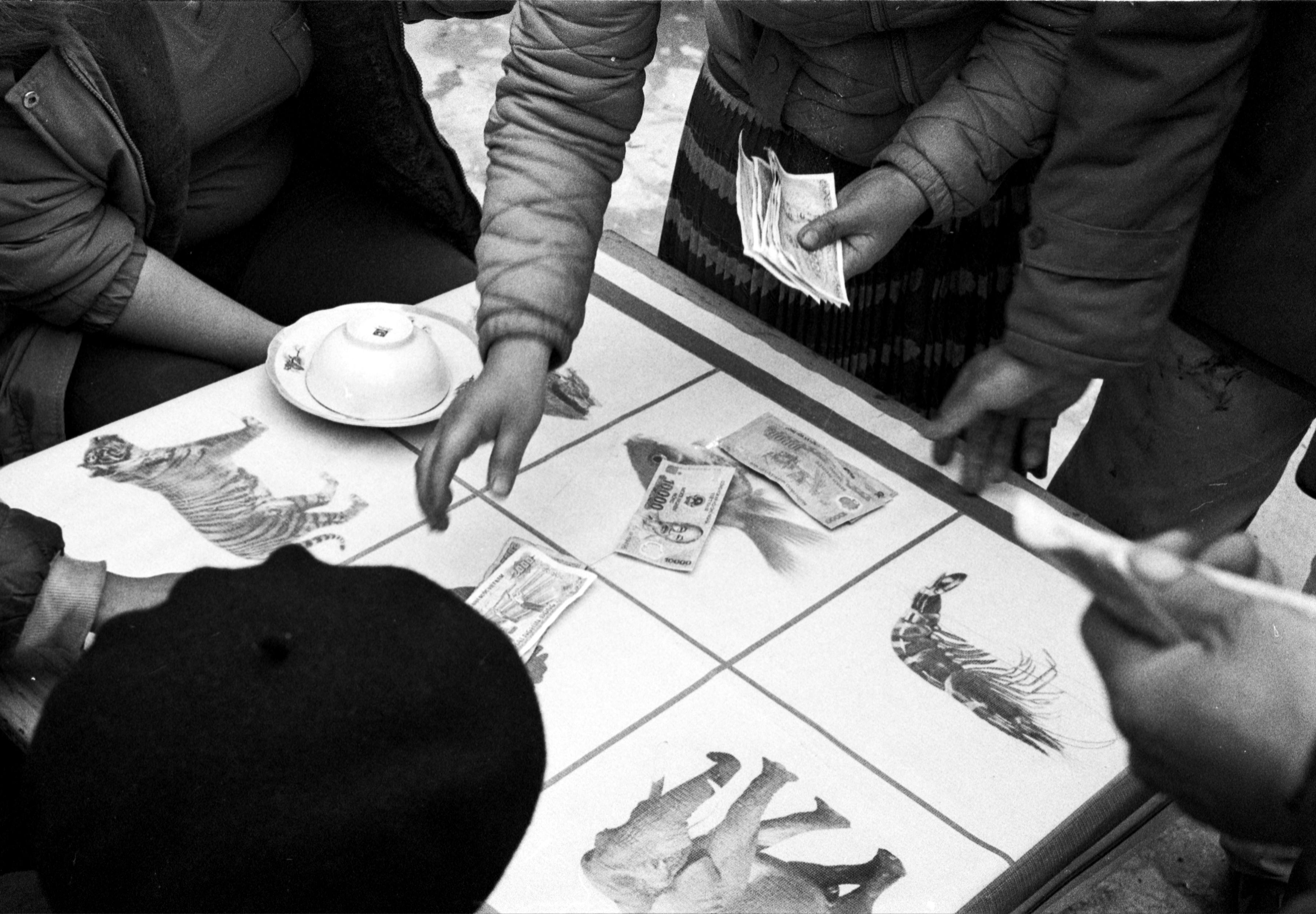 People Playing Game with Money · Free Stock Photo