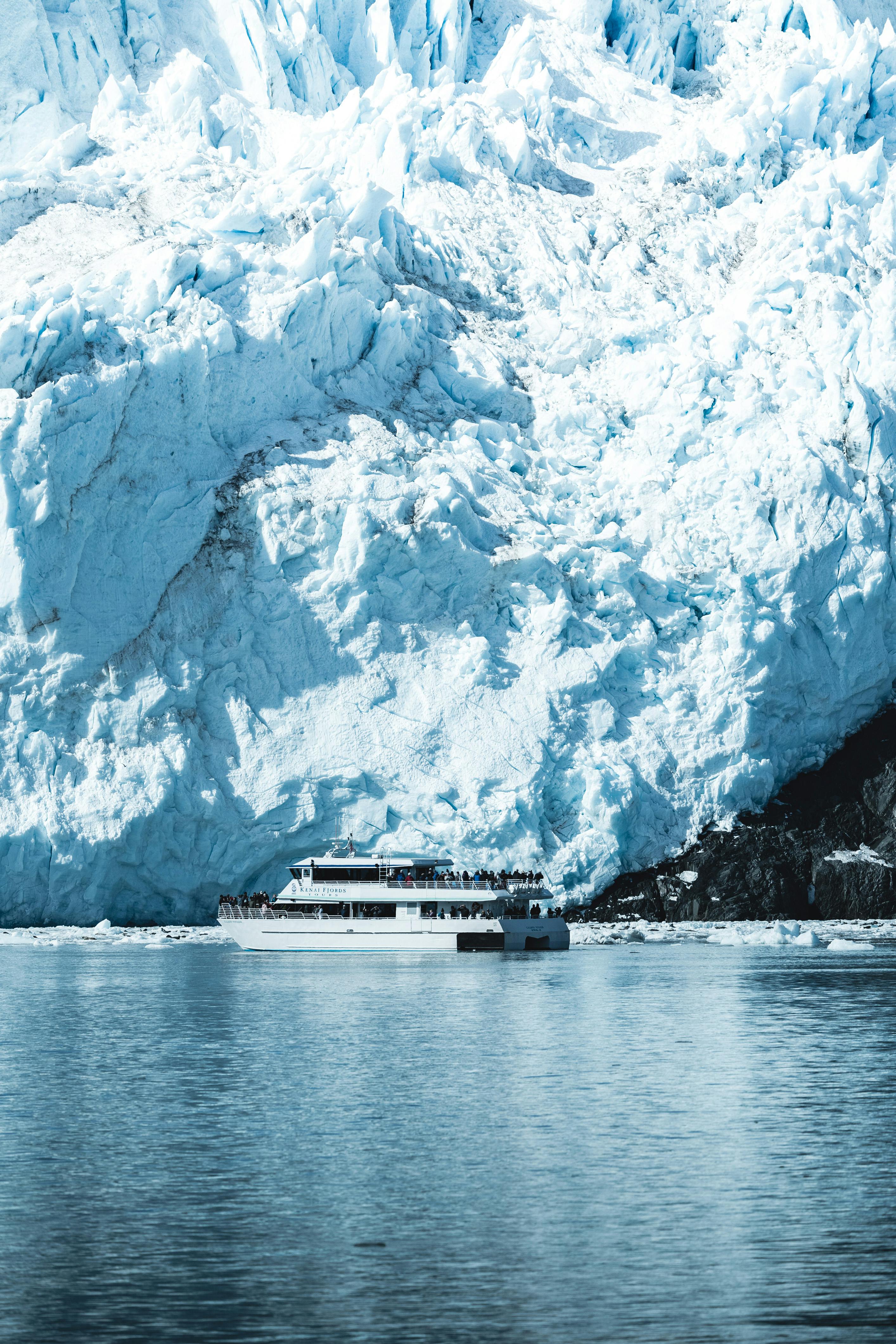 Iceberg Ship Photos, Download The BEST Free Iceberg Ship Stock Photos ...
