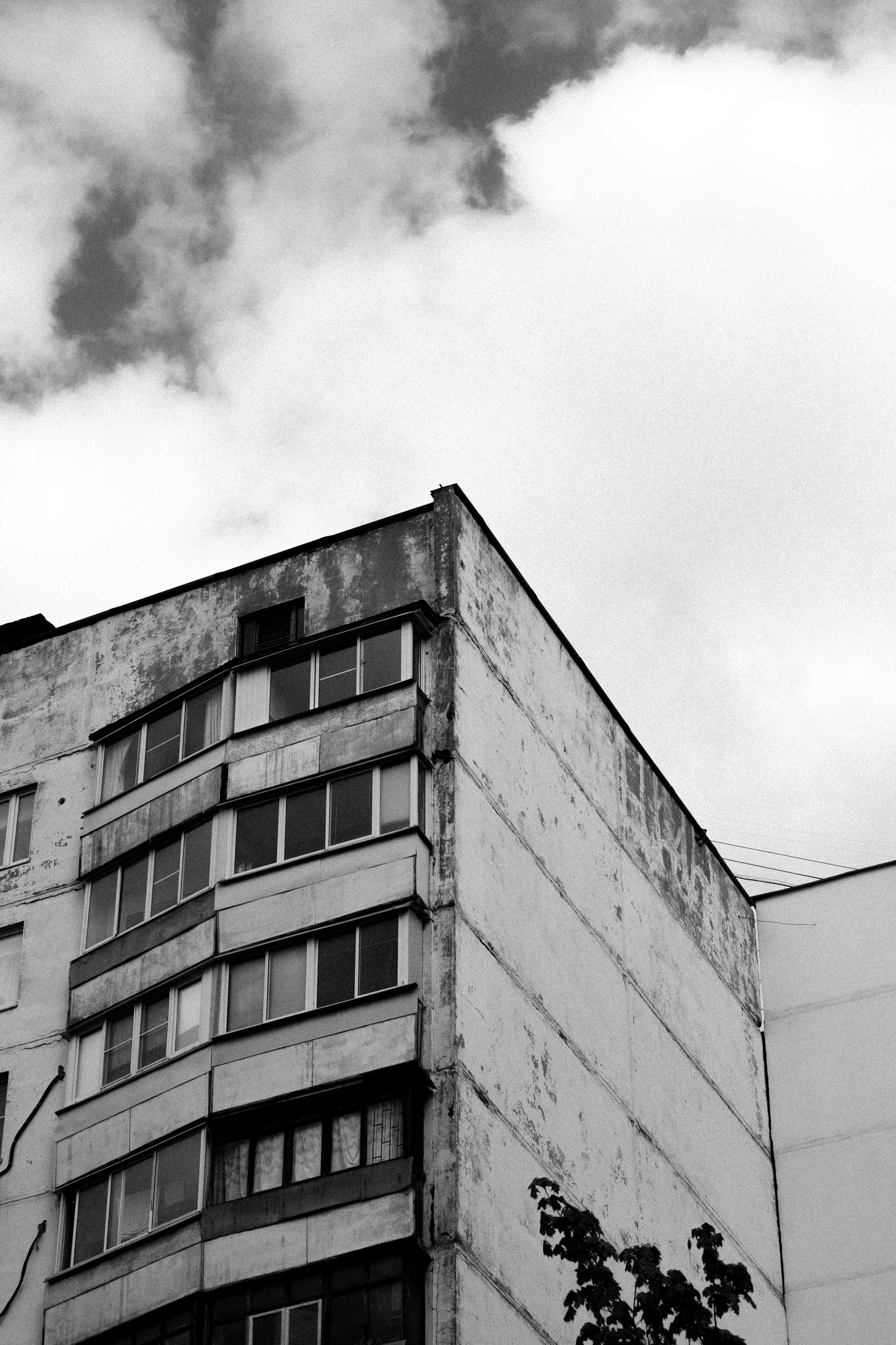 Old Run Down Apartment Building · Free Stock Photo