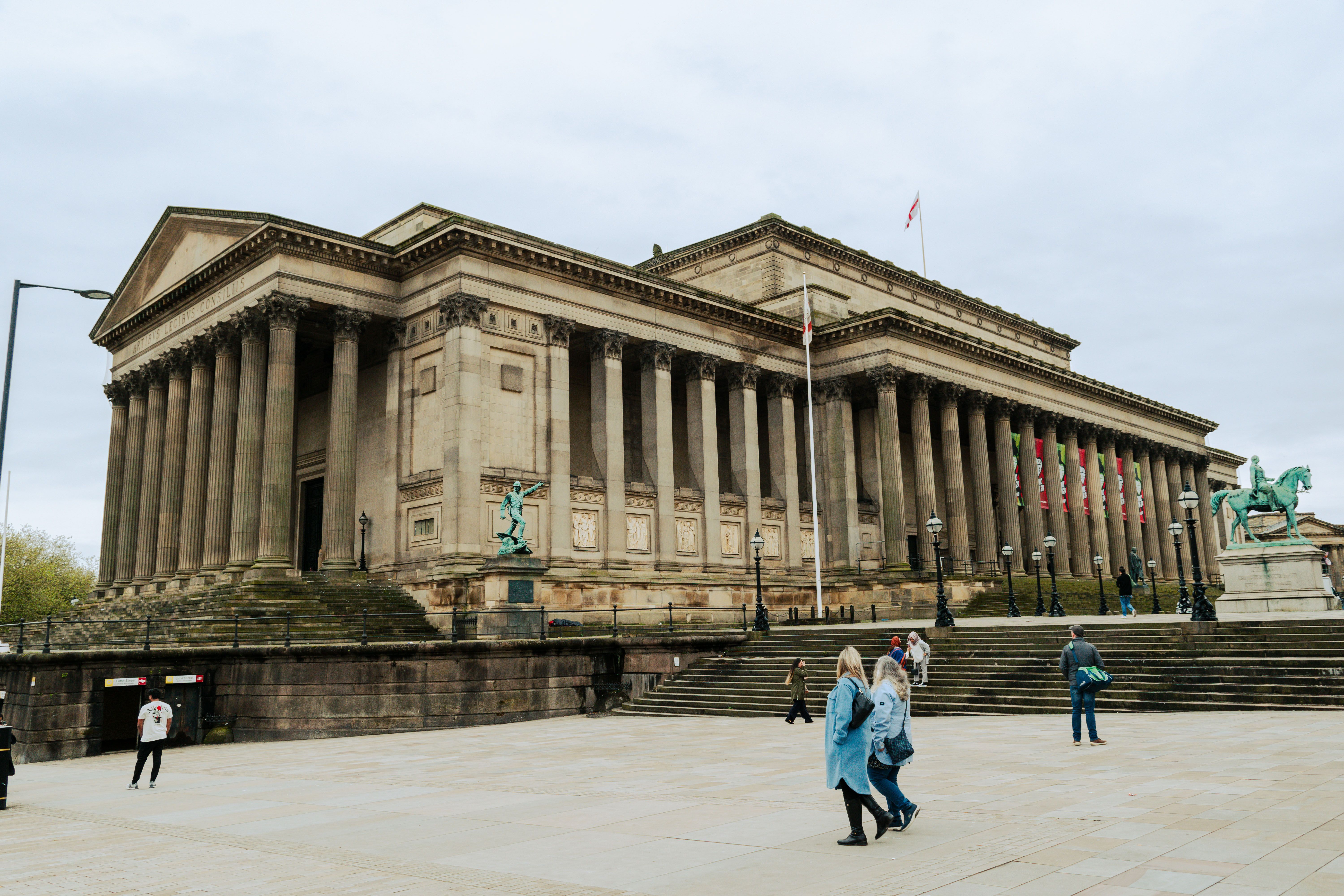 Classic Building on a Square in Liverpool · Free Stock Photo