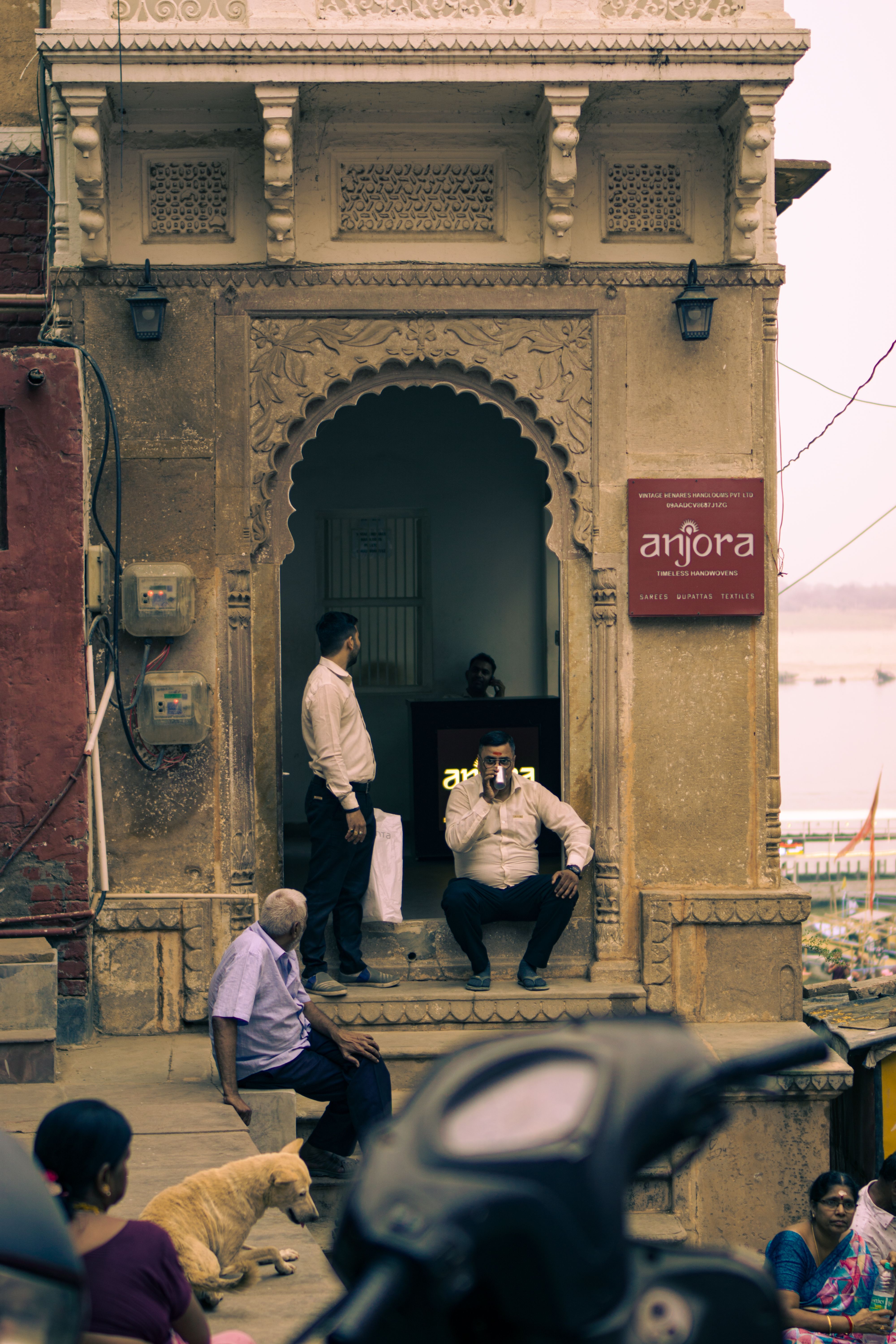 People near Building on Street · Free Stock Photo