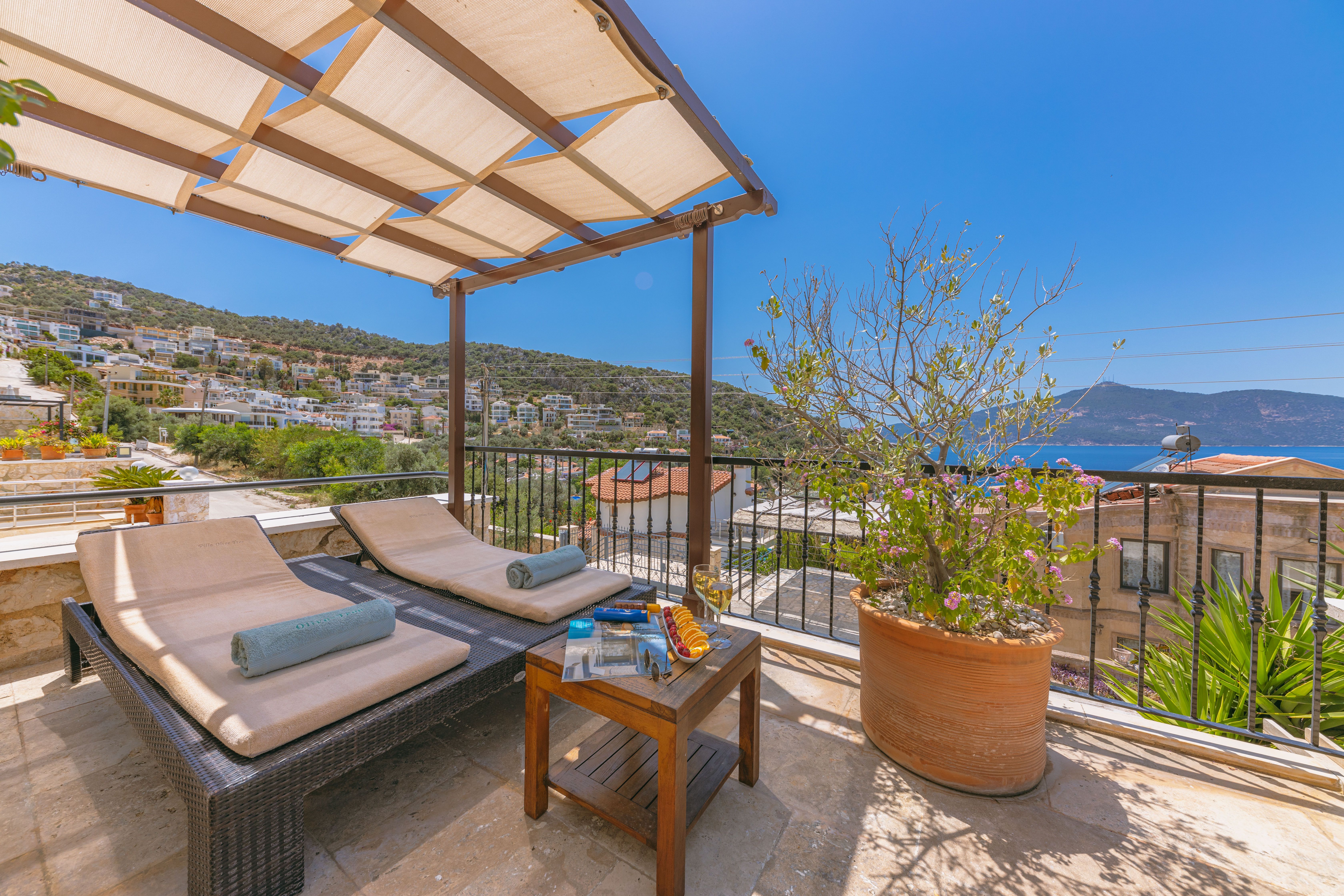 Sunbeds on House Terrace · Free Stock Photo