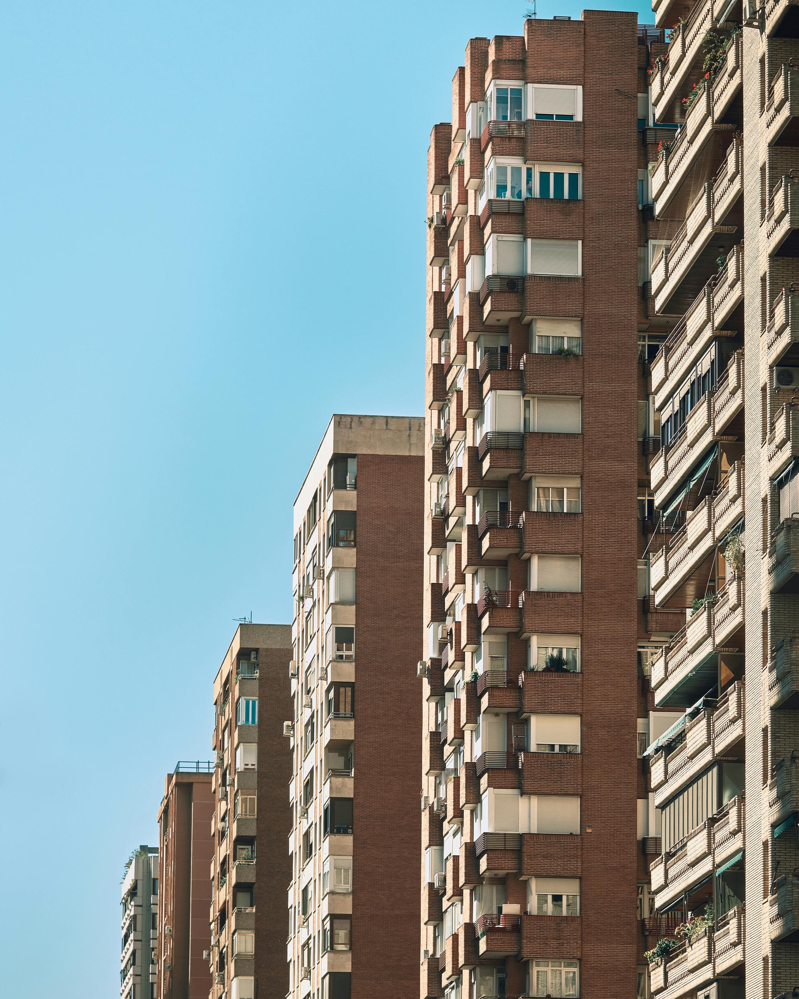 Block of Flats in City · Free Stock Photo