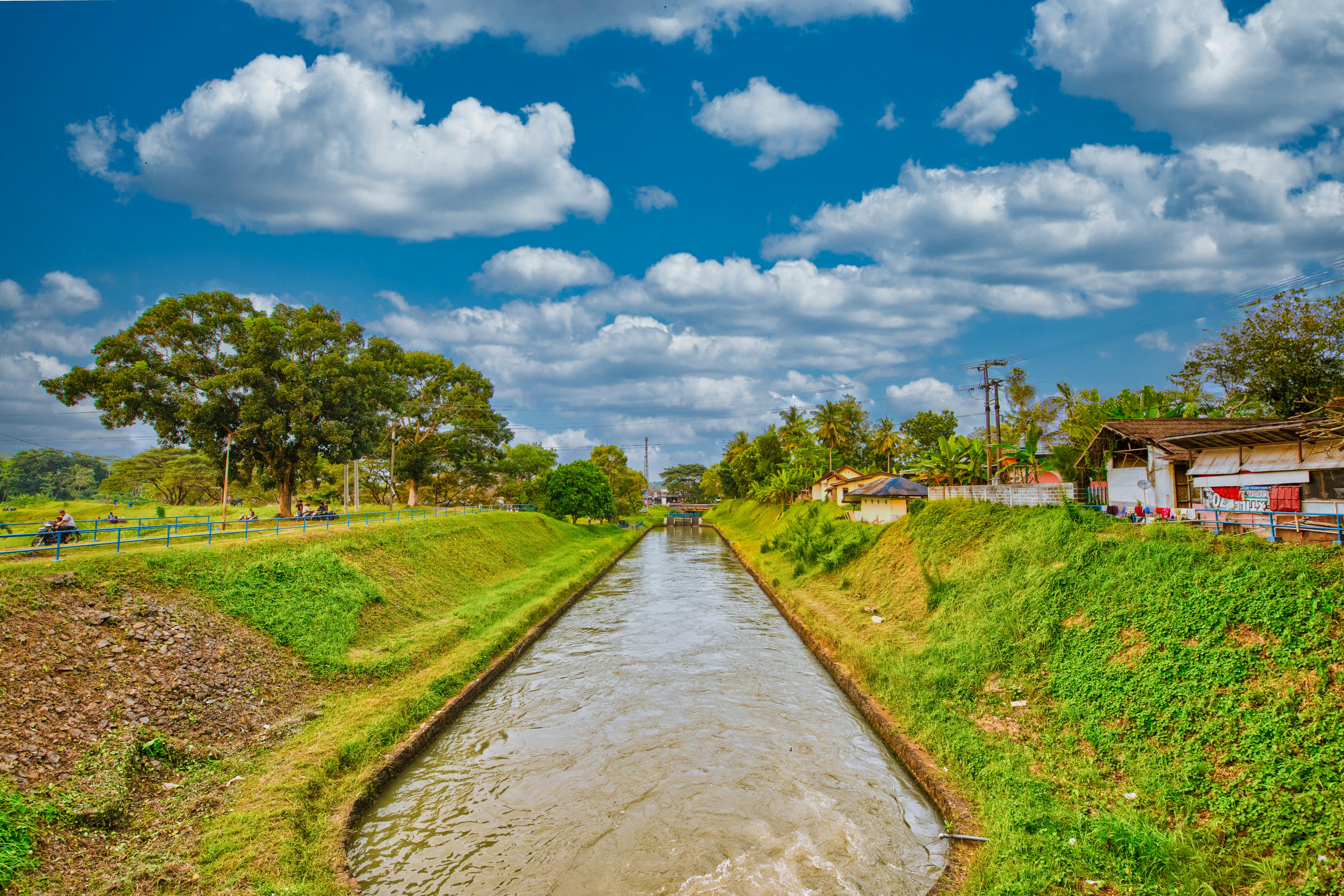 Canal in Village in Countryside · Free Stock Photo