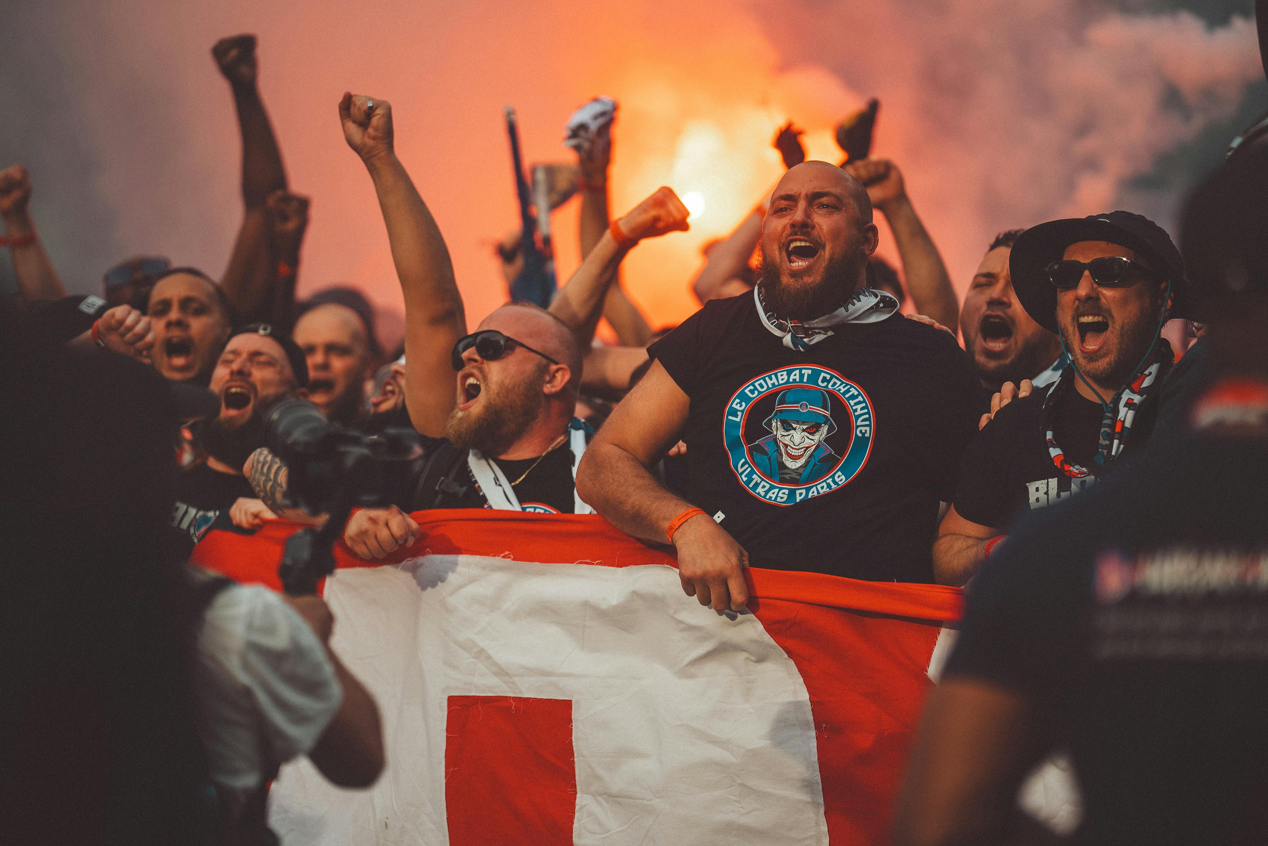 Screaming Fans Photos, Download The BEST Free Screaming Fans Stock ...