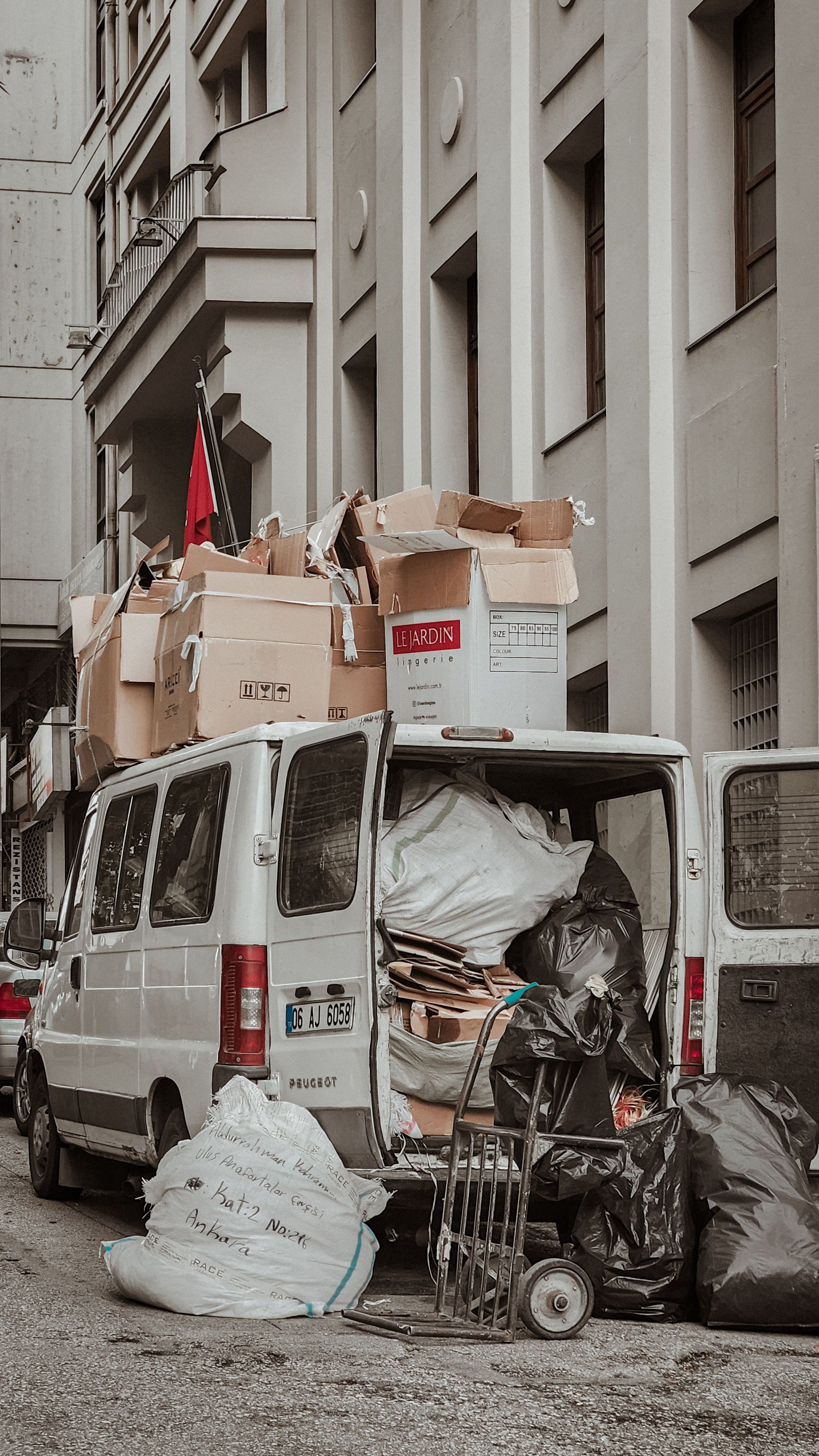 Back View of a Van · Free Stock Photo
