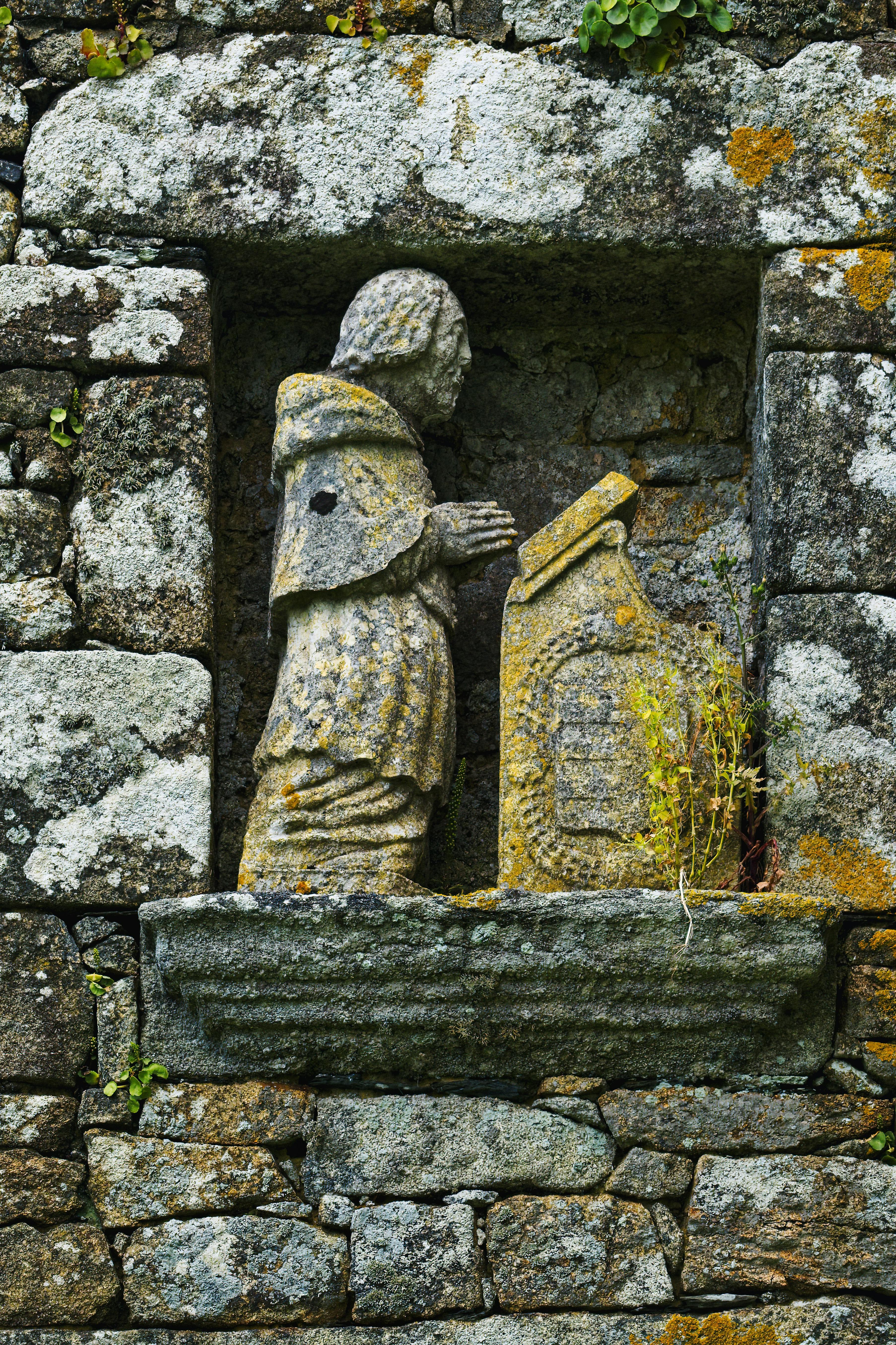 Stone Statue of a Man Praying · Free Stock Photo