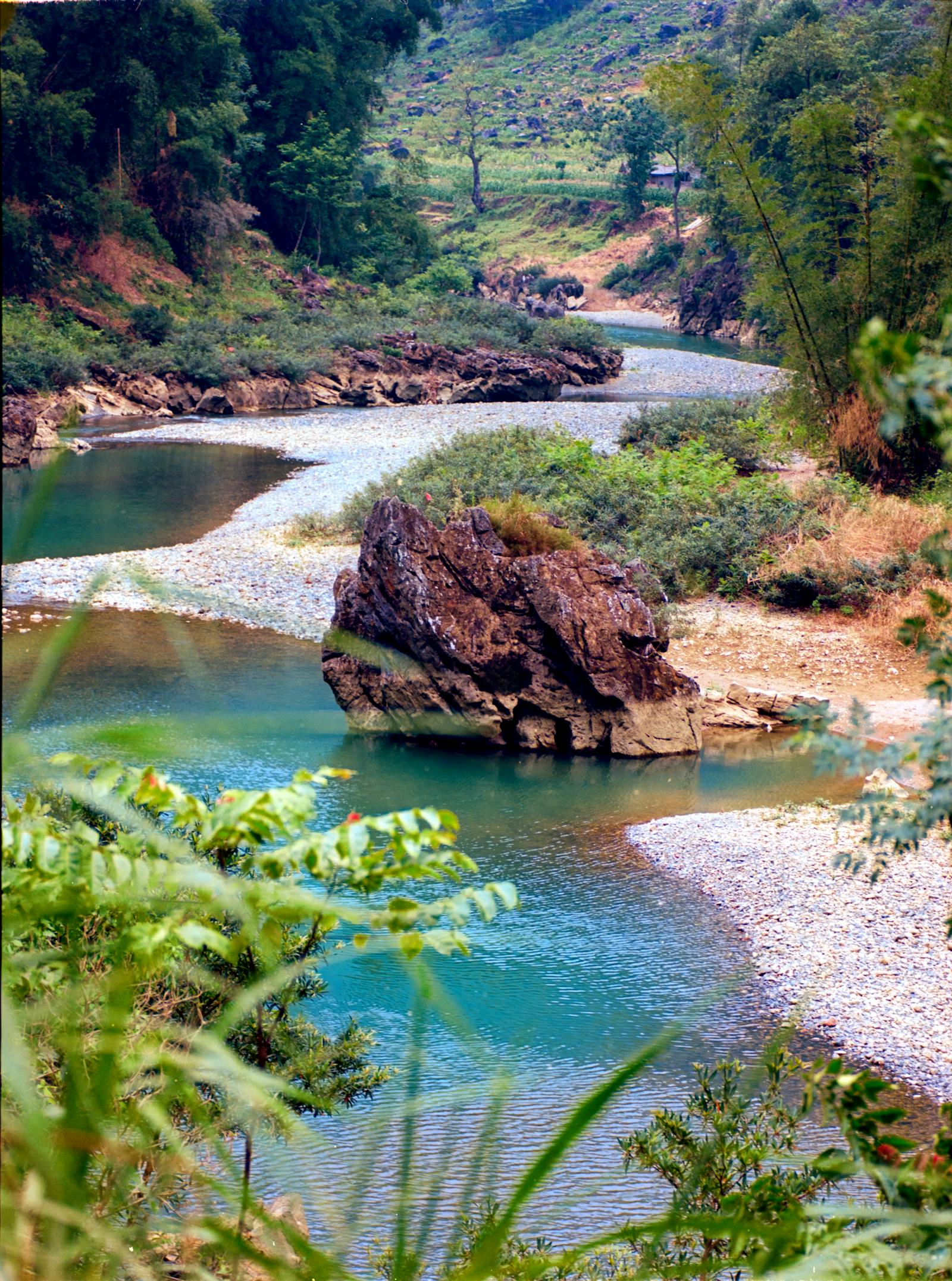 River Rocks Photos, Download The BEST Free River Rocks Stock Photos ...