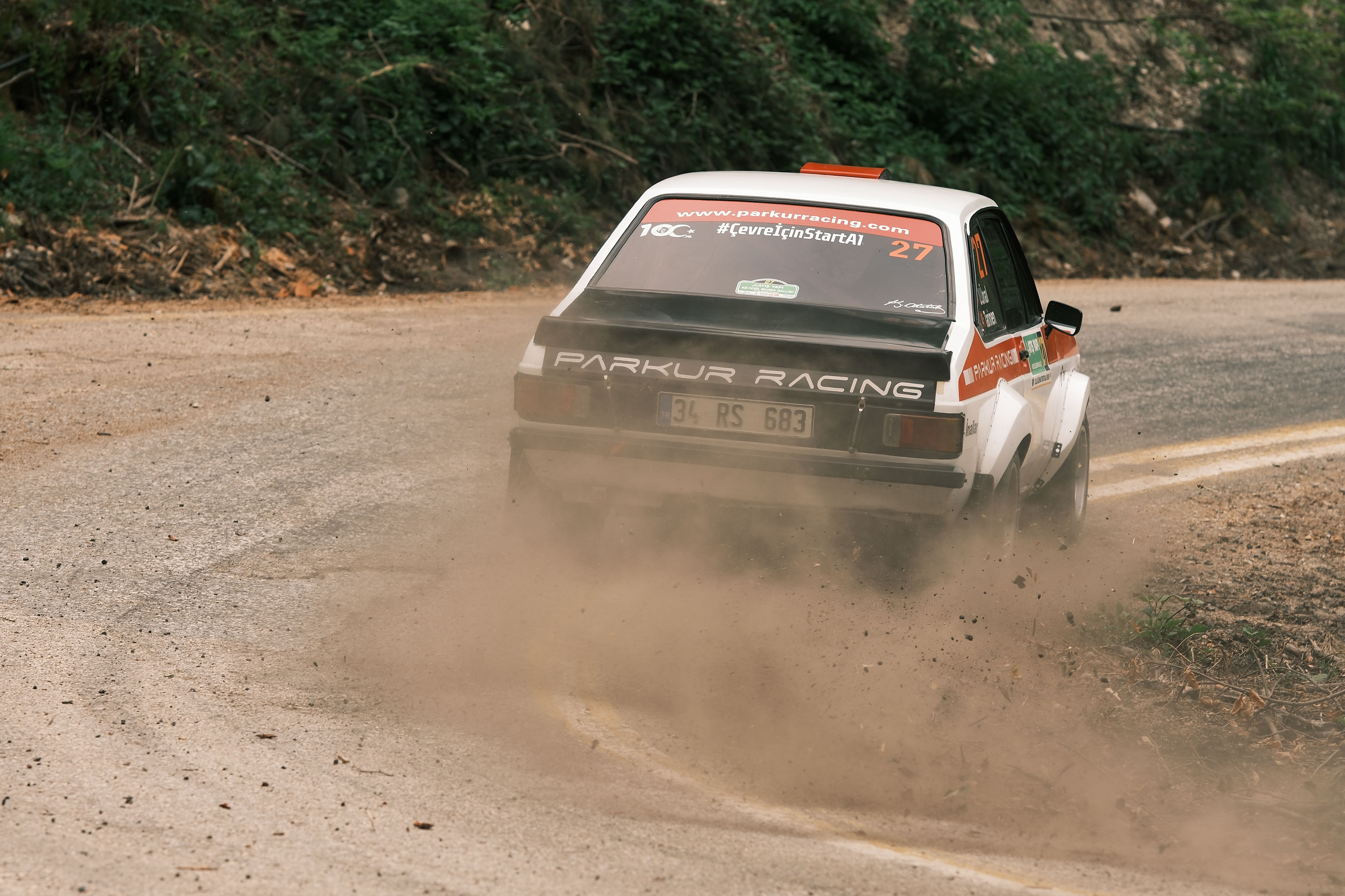 Car Racing on the Road · Free Stock Photo