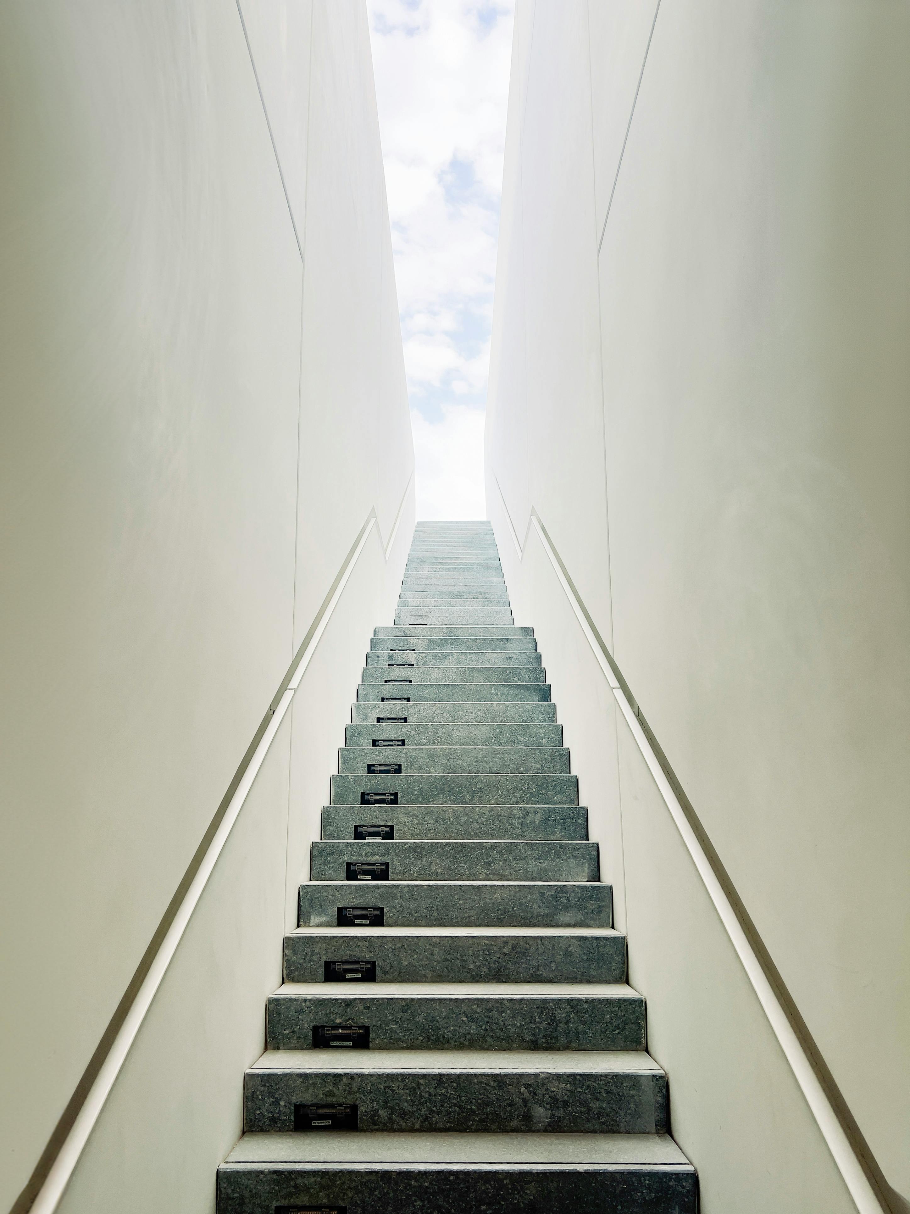 Walls around Stairs · Free Stock Photo