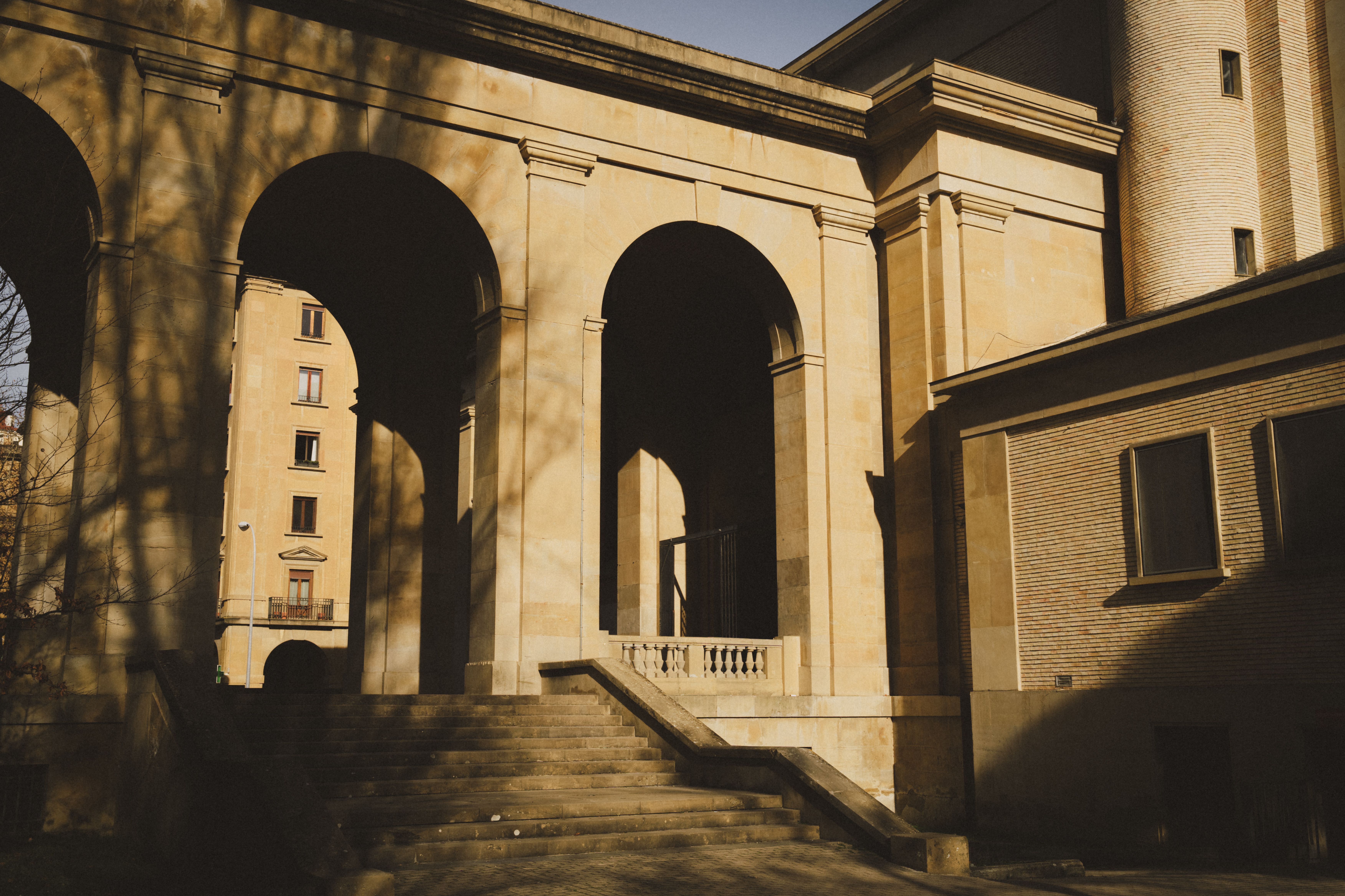 Foto de stock gratuita sobre arco, arcos, brillante, ciudad, ciudades ...