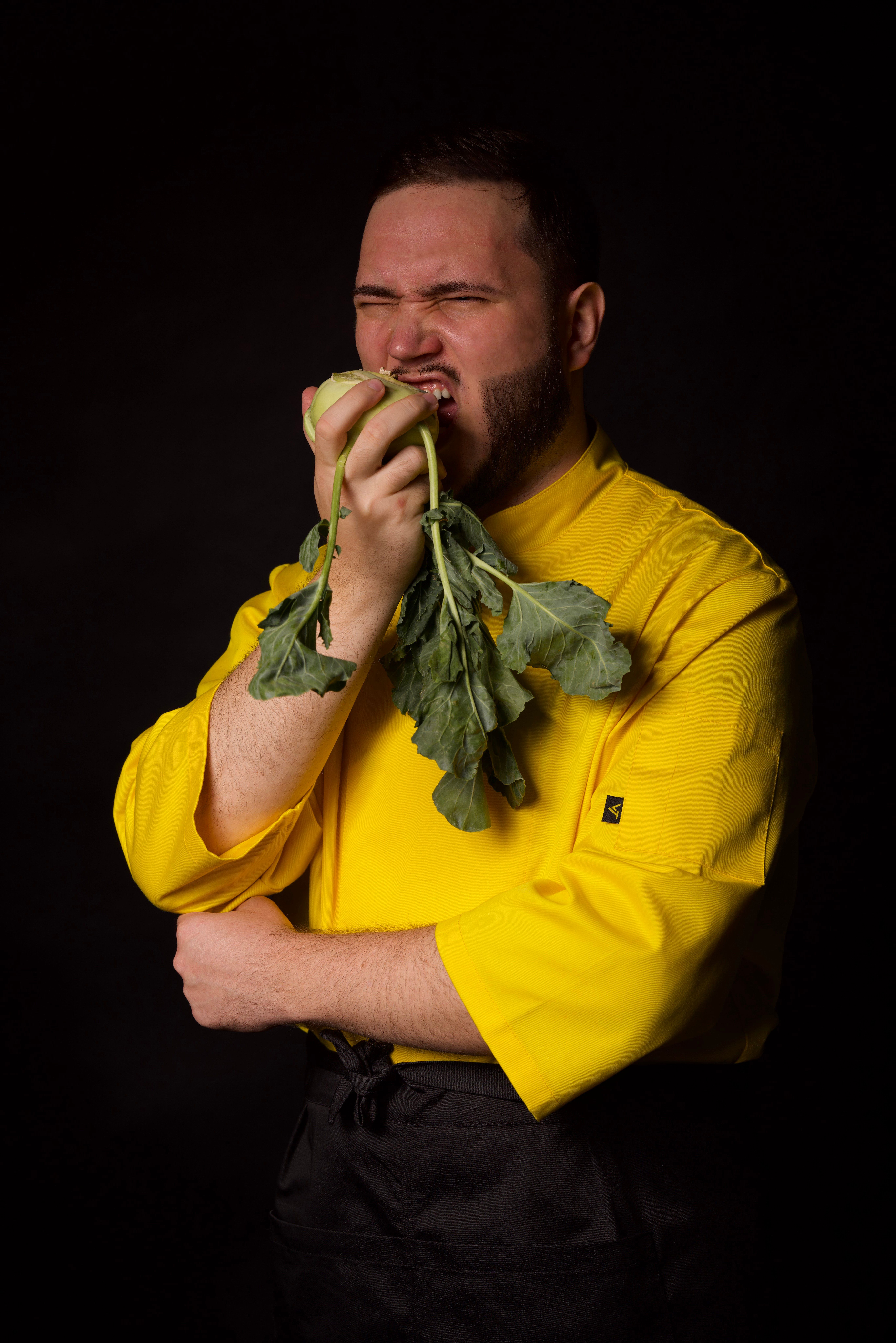 Man Eating Raw Onions Photos, Download The BEST Free Man Eating Raw ...