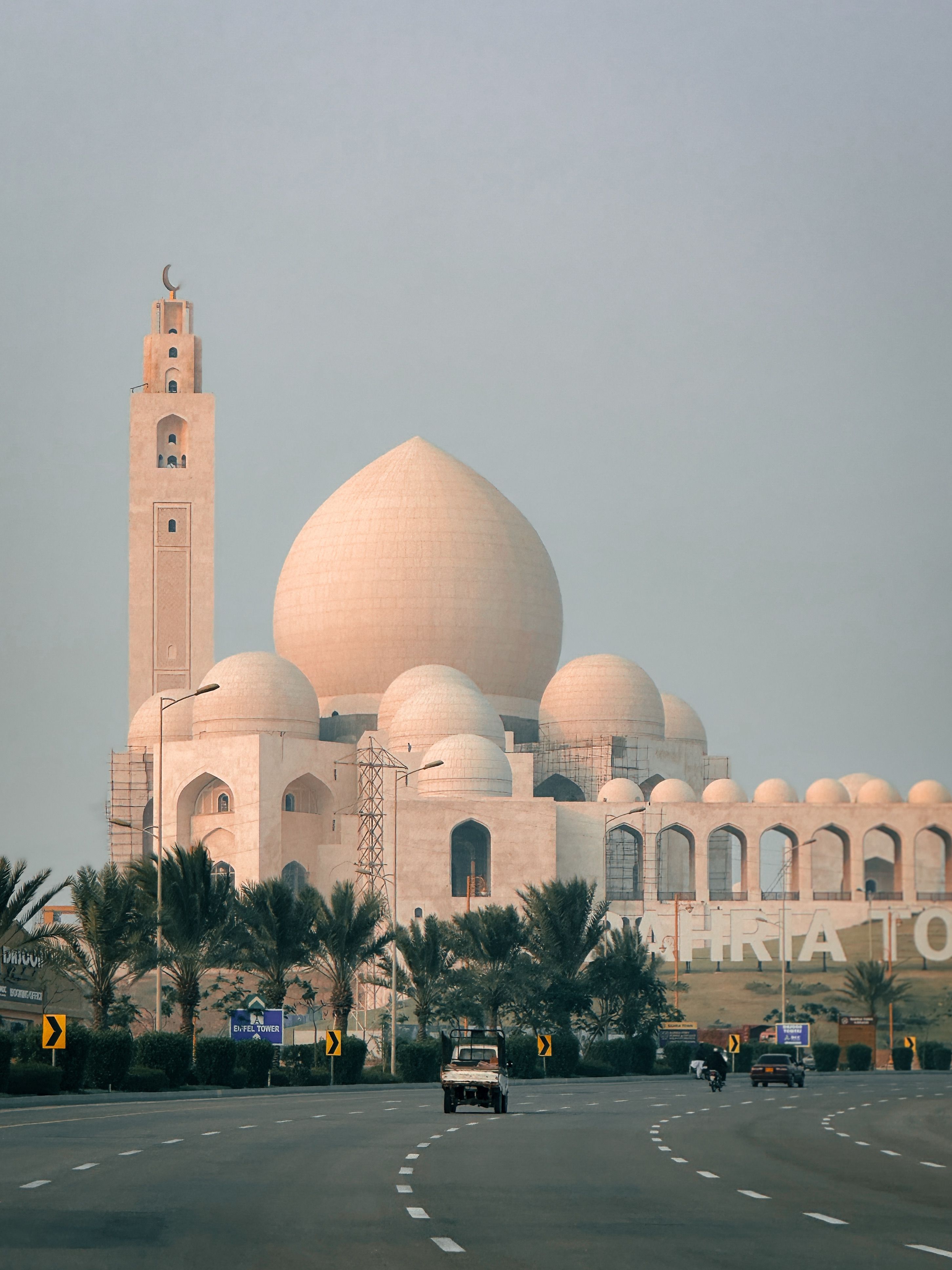 Dome of Grand Mosque in Pakistan · Free Stock Photo