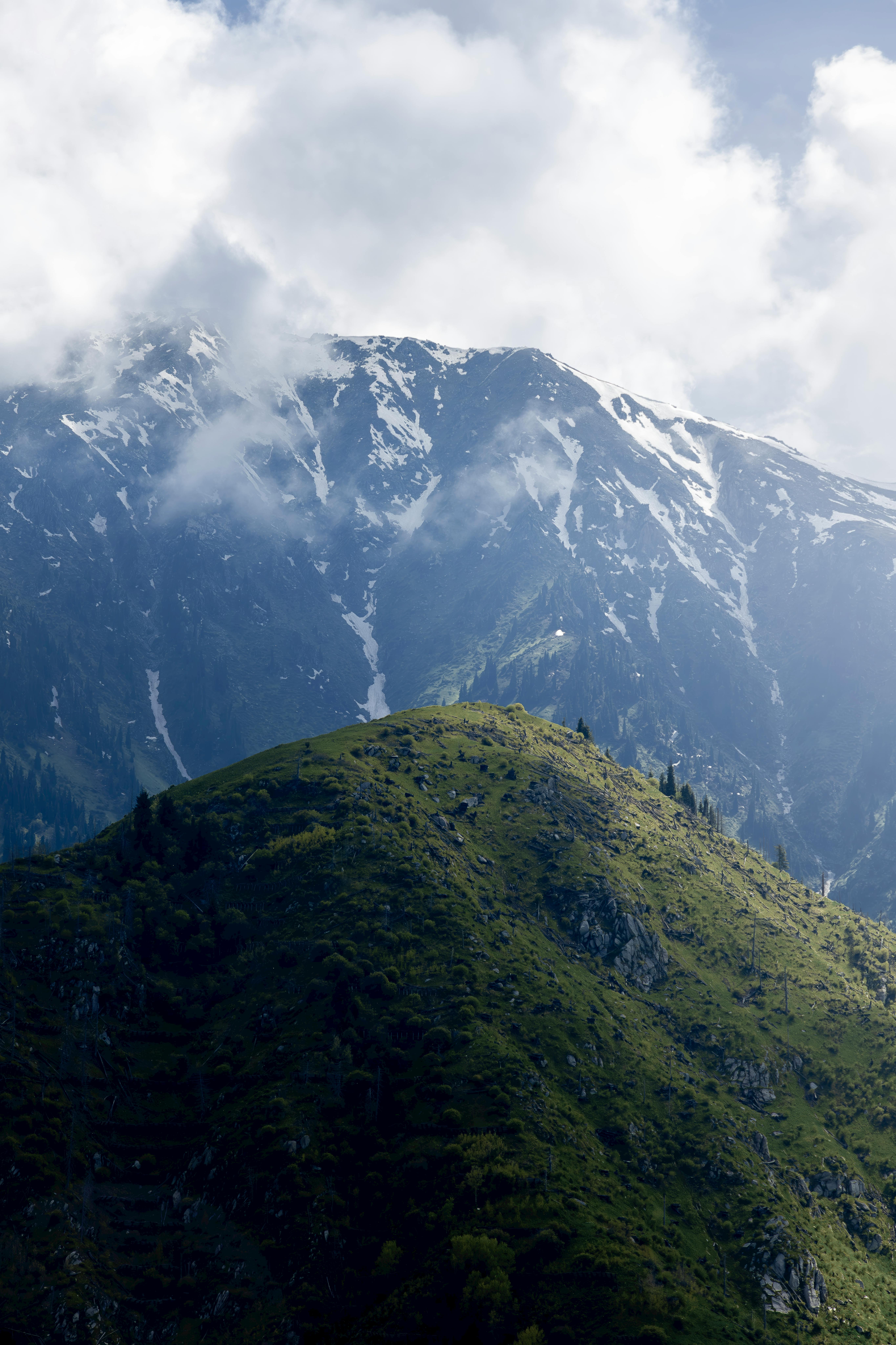 Hill and Mountains behind · Free Stock Photo