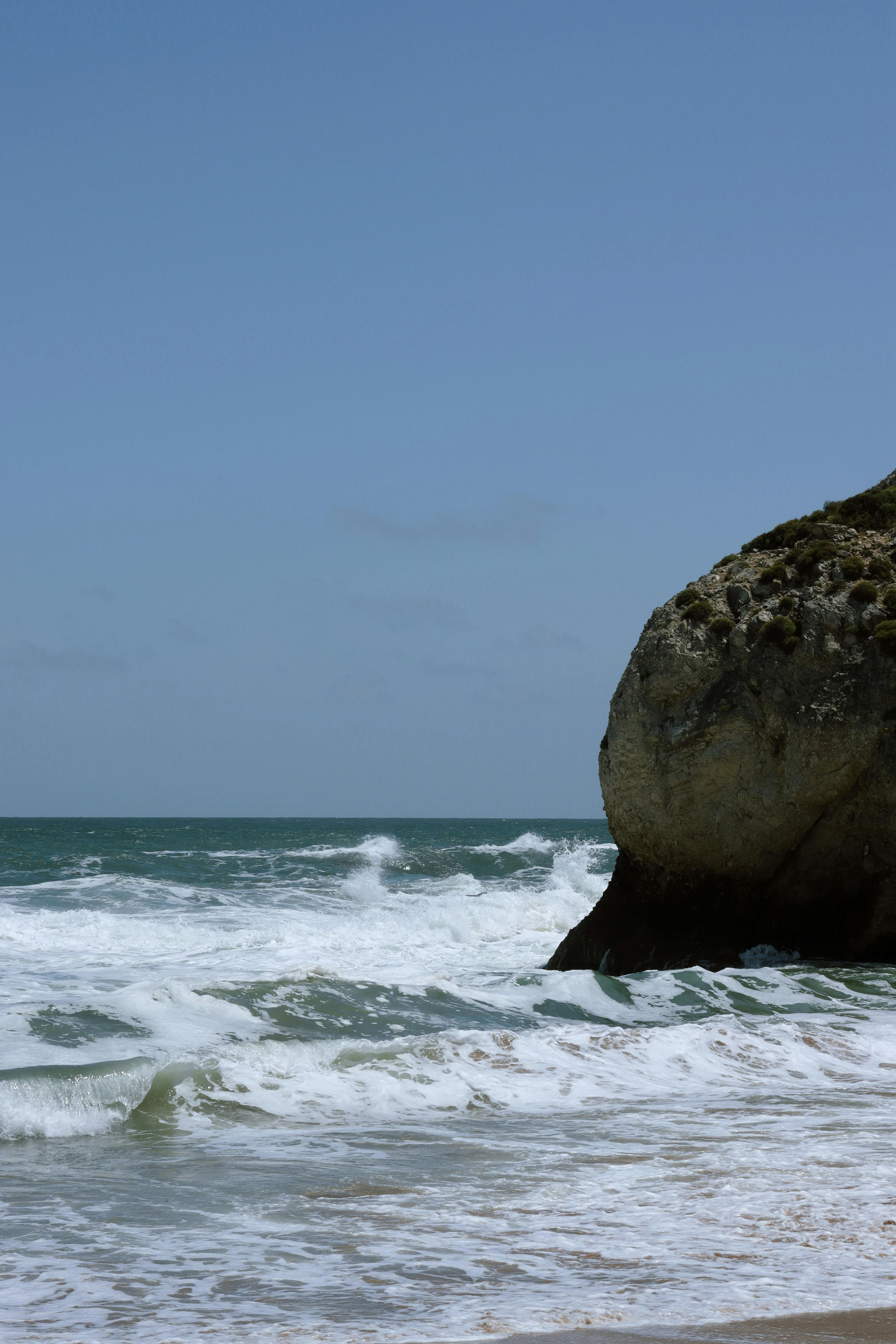 Rock in Ocean · Free Stock Photo