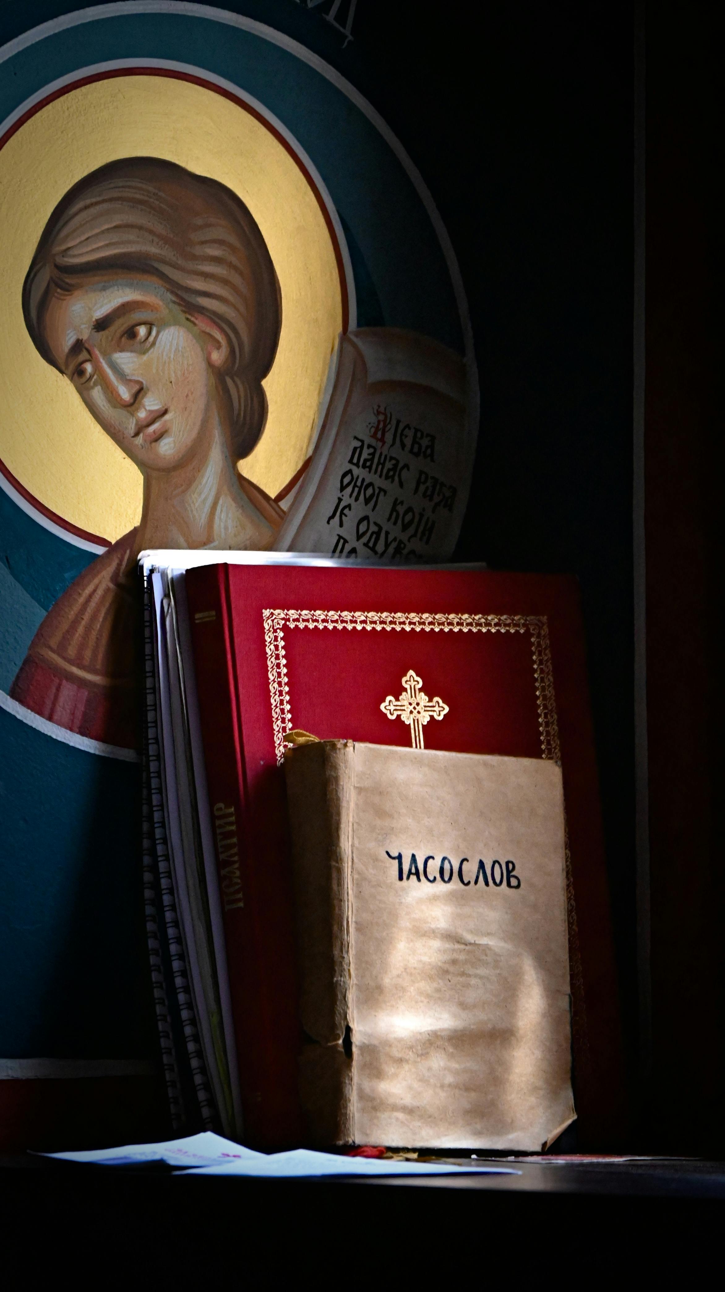 Icon behind Orthodox Books · Free Stock Photo