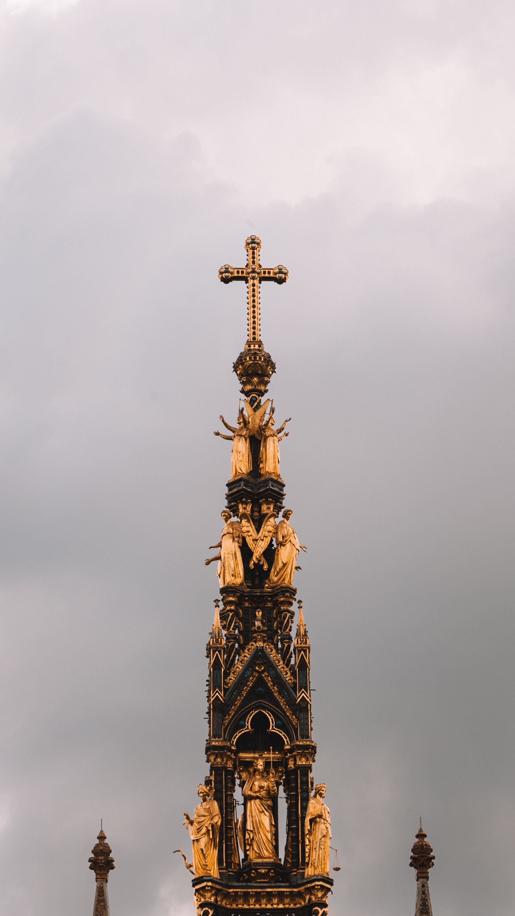 Cross on Monument in London · Free Stock Photo