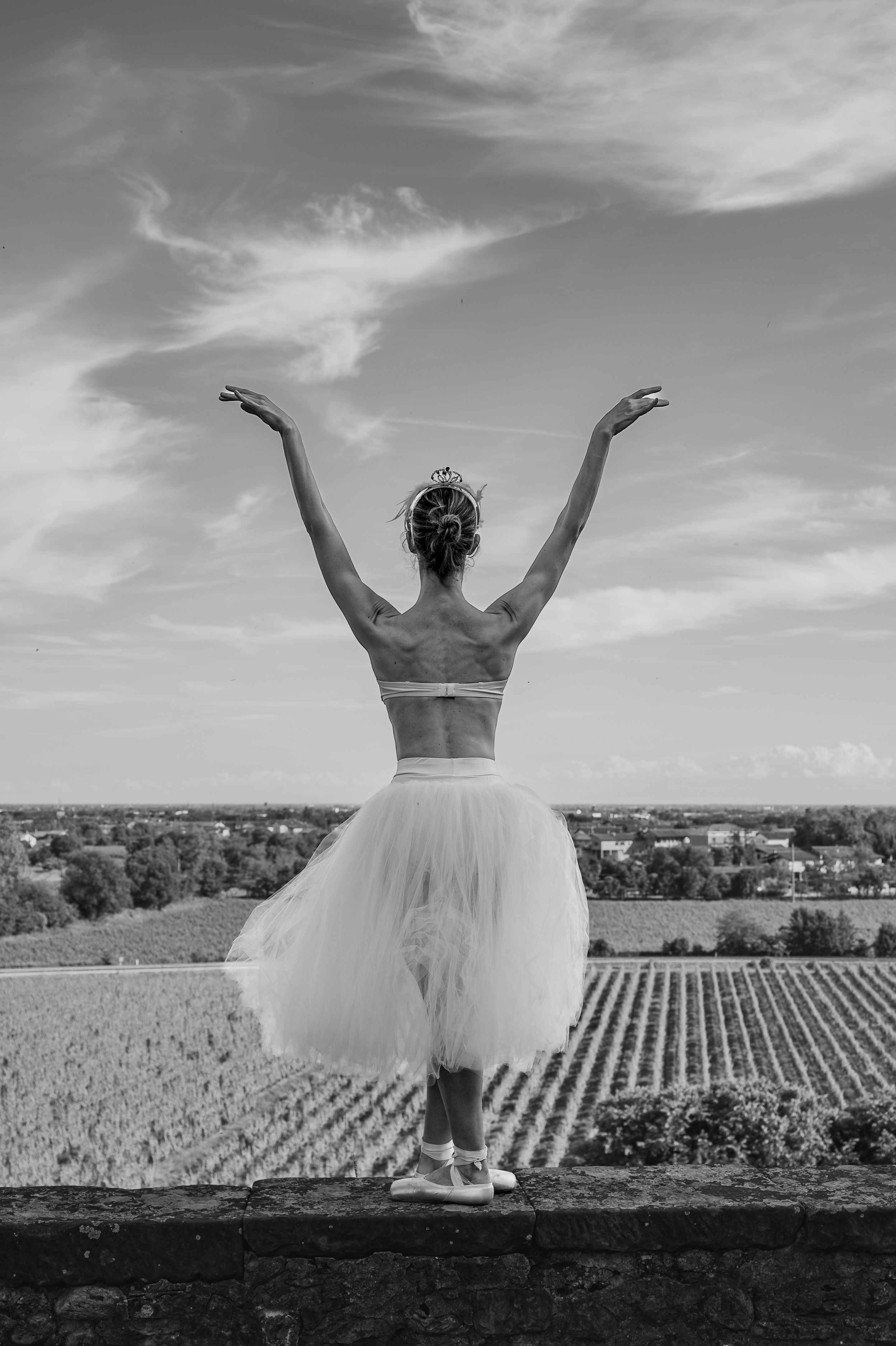 Ballet Dancer in a Valley in Black and White · Free Stock Photo