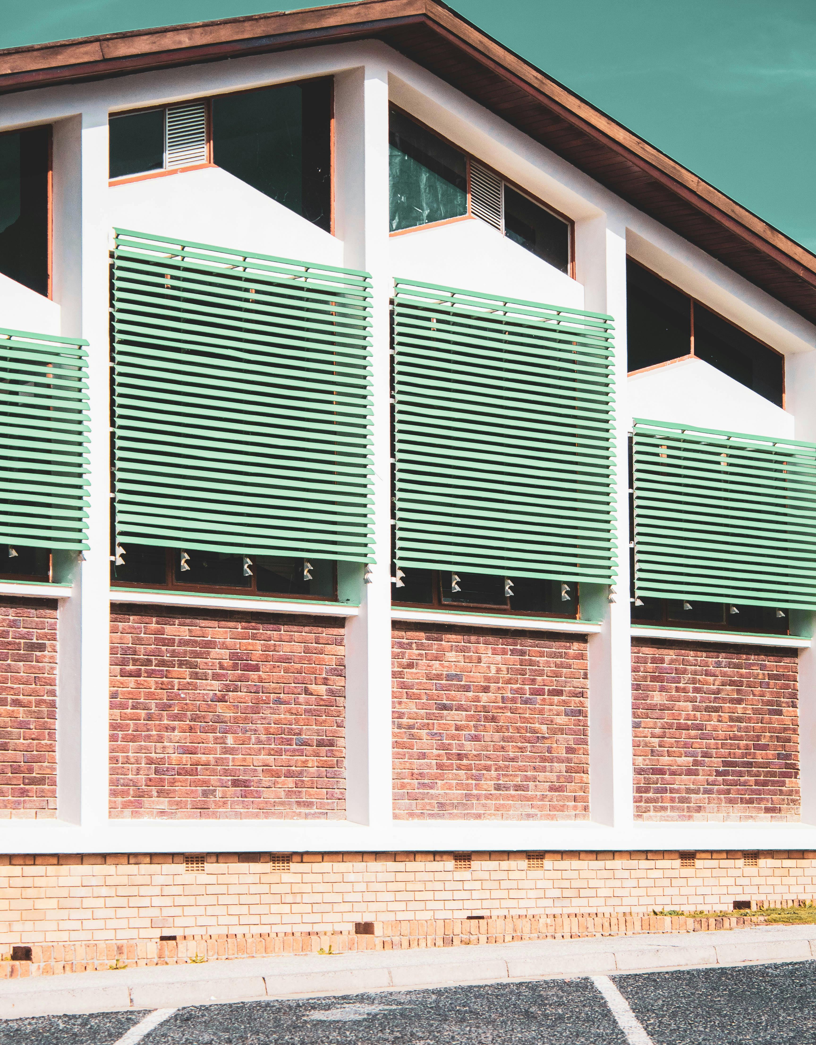 Building With Brickwall and Green Railings · Free Stock Photo