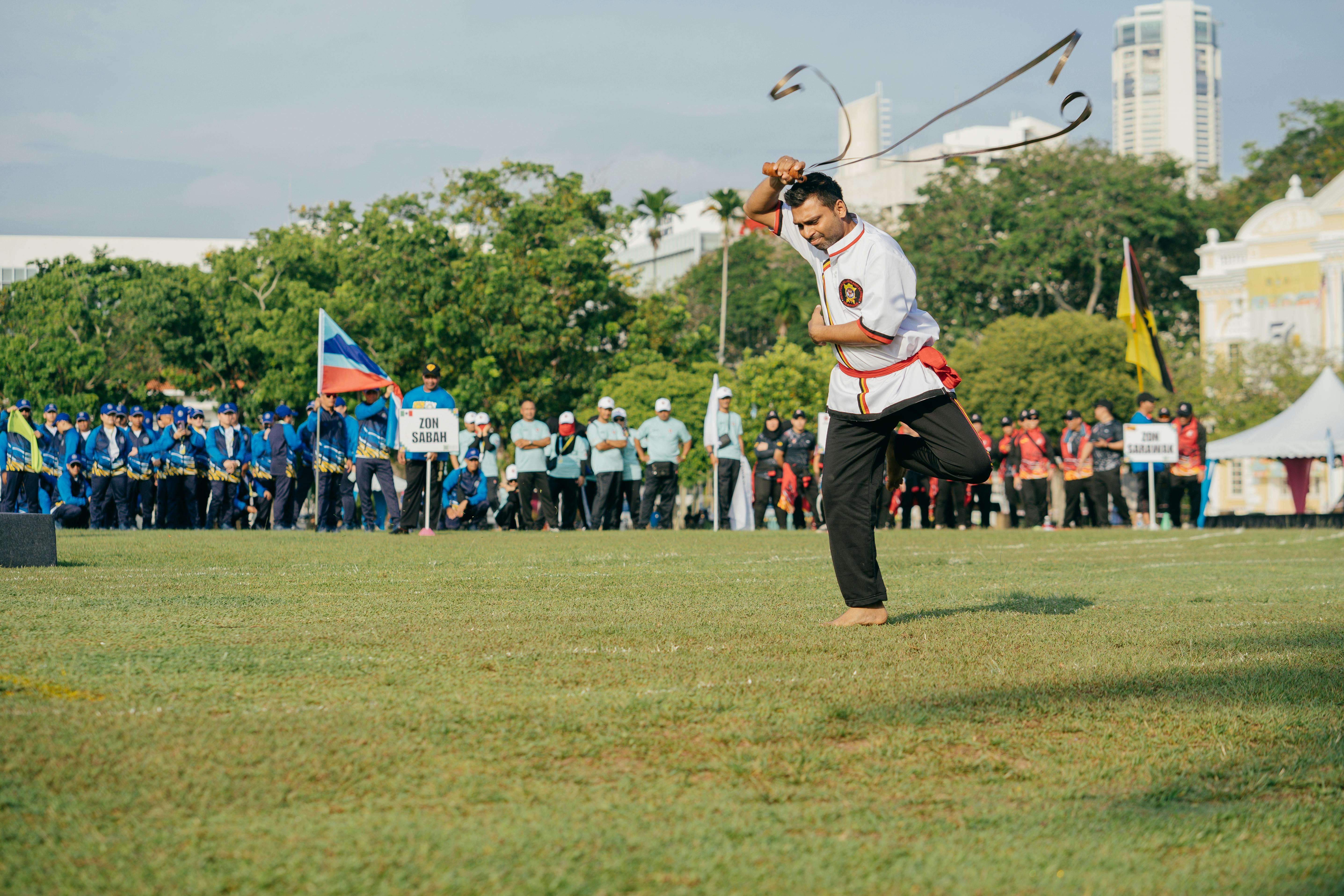 Multi-Bladed Urumi Whip Sword Fighting Demonstration · Free Stock Photo