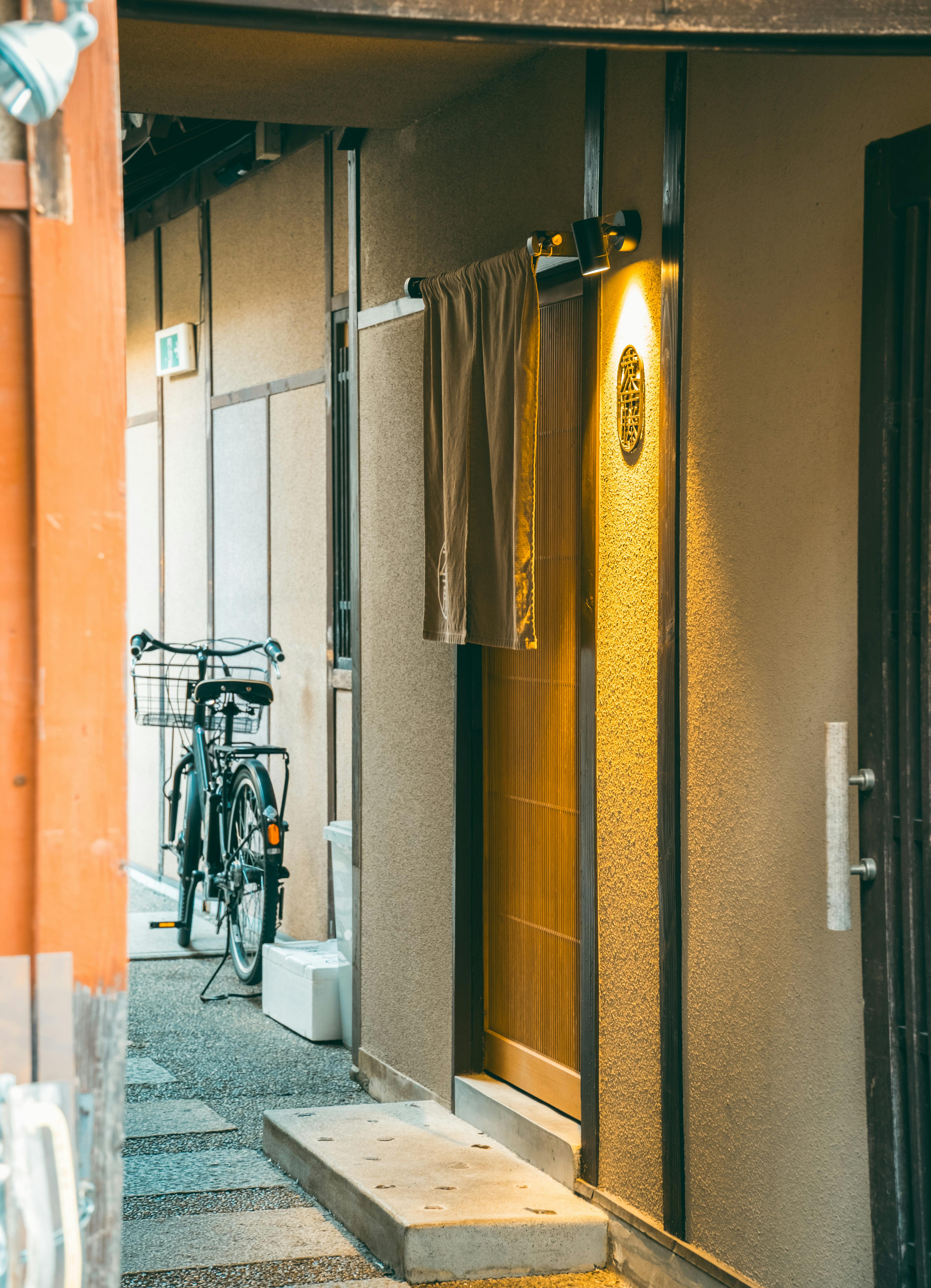 Please come in · Free Stock Photo