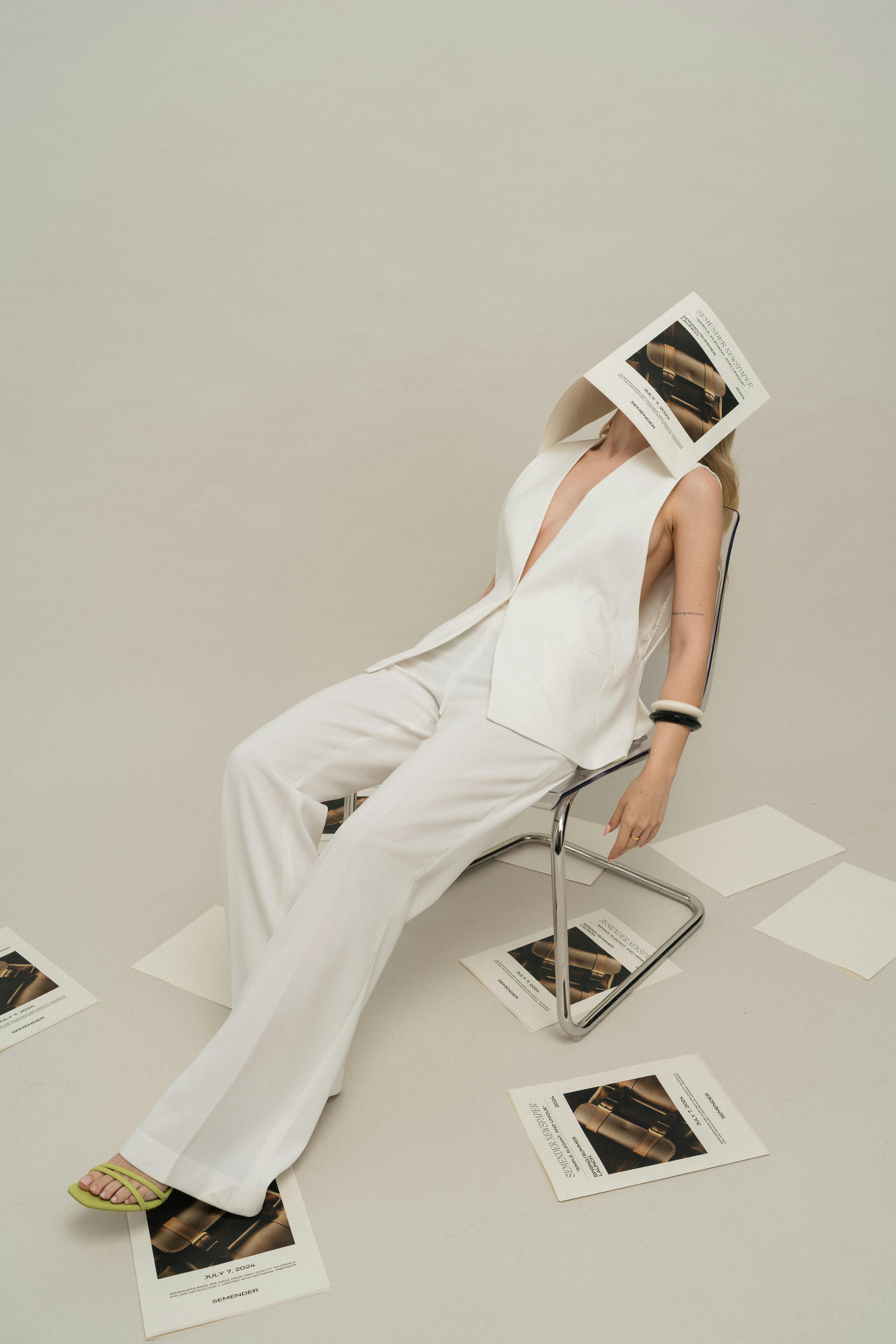 Model Pose Photos, Download The BEST Free Model Pose Stock Photos & HD ...