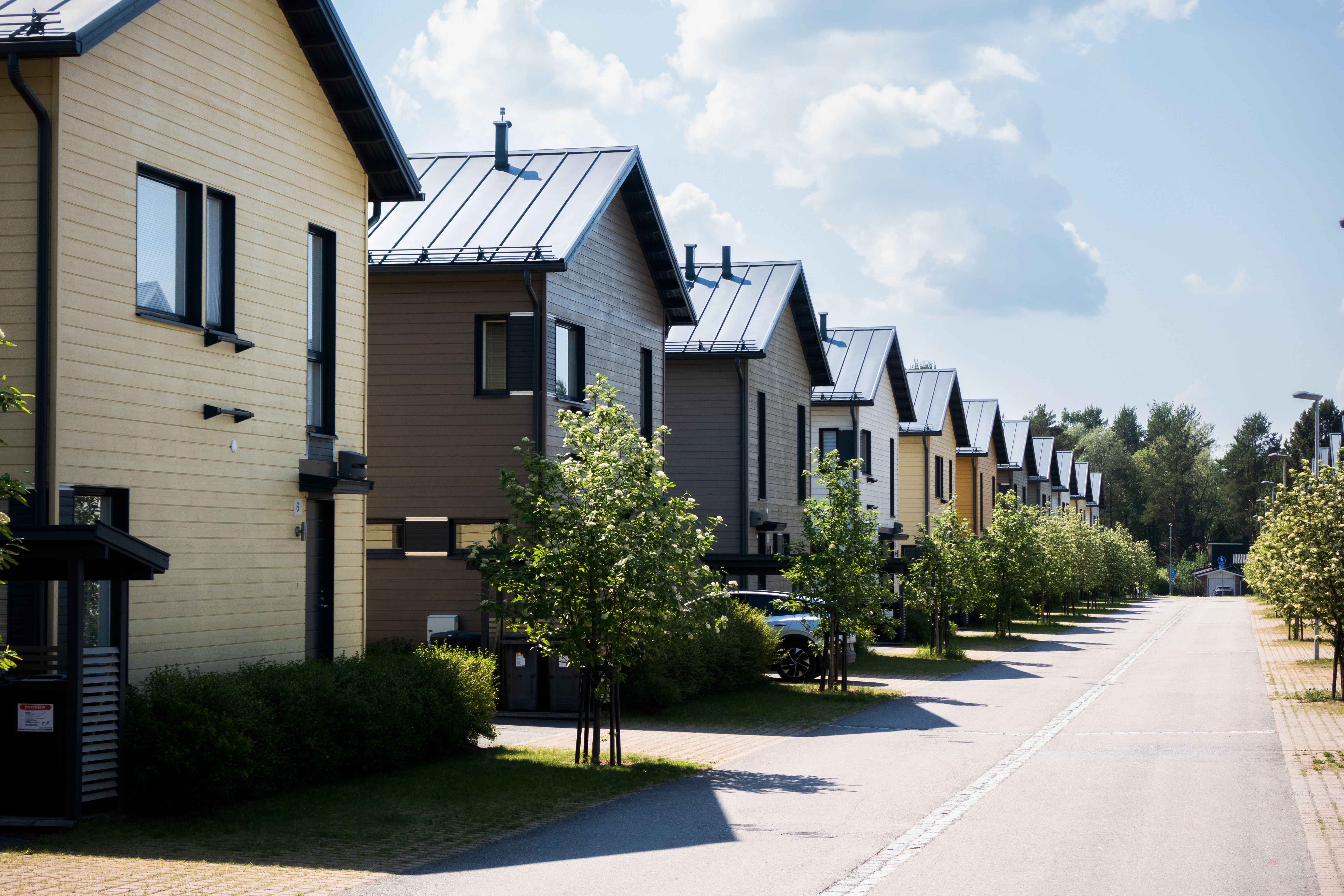 A row of houses with a street in between · Free Stock Photo