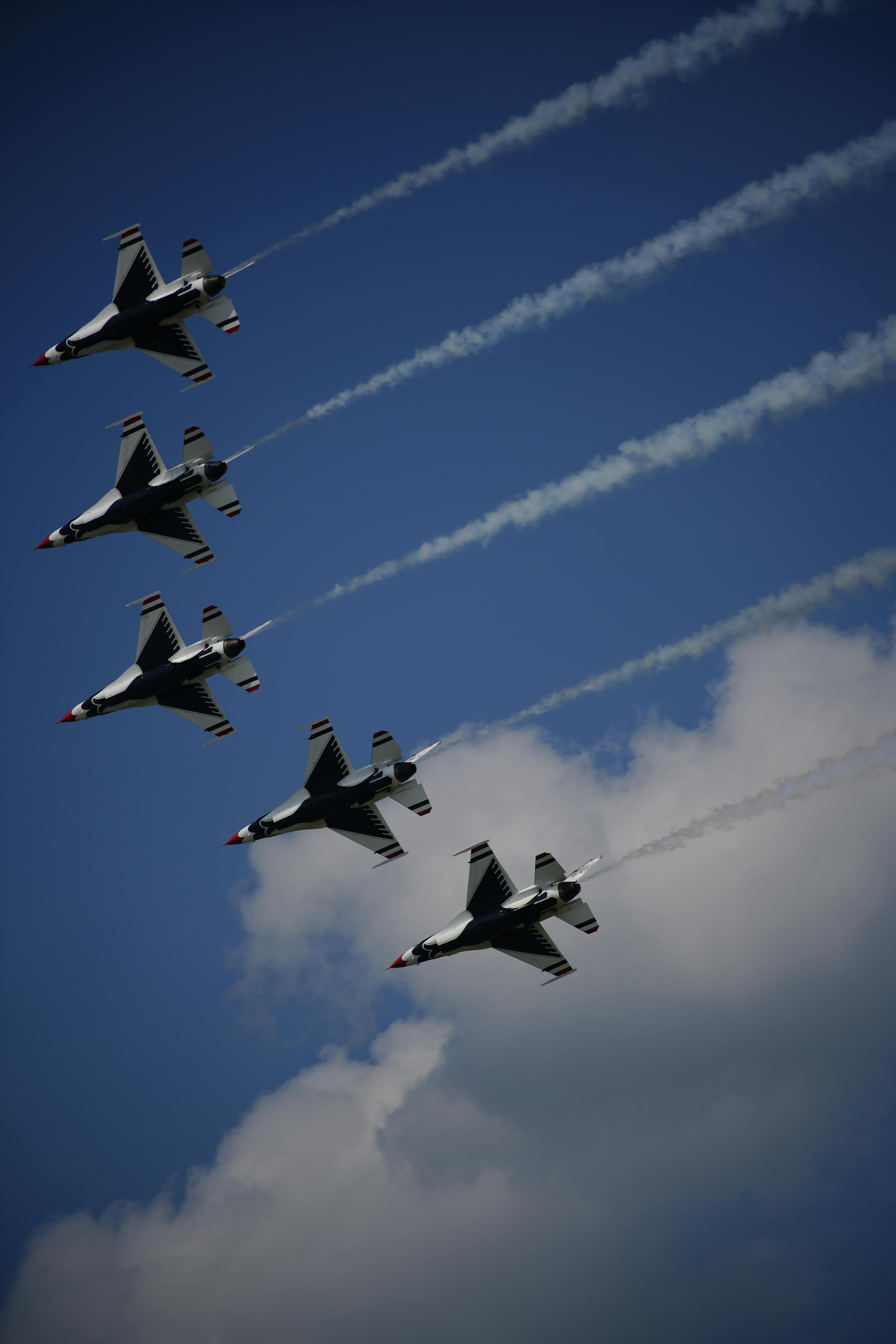 Four jets flying in formation in the sky · Free Stock Photo