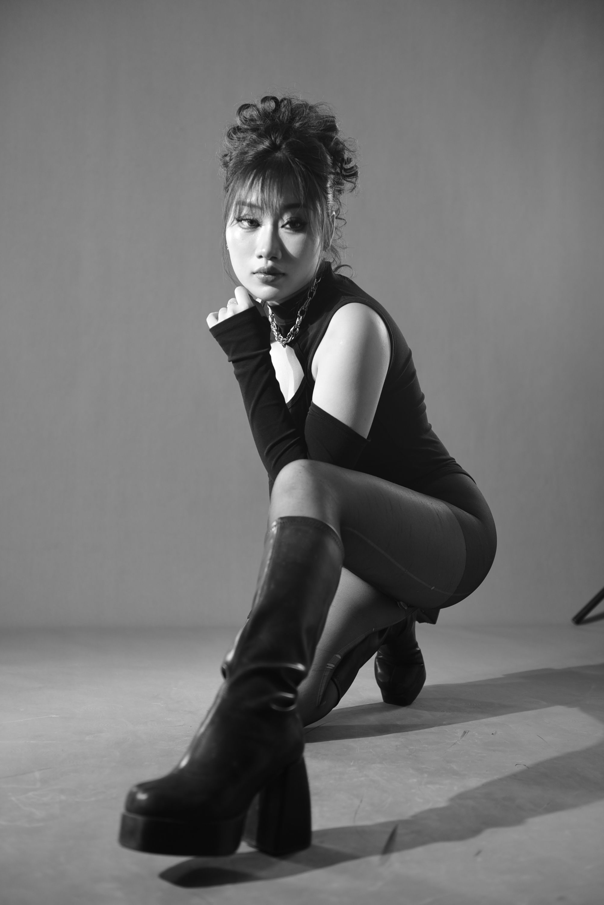 A woman in black boots kneeling on the floor · Free Stock Photo