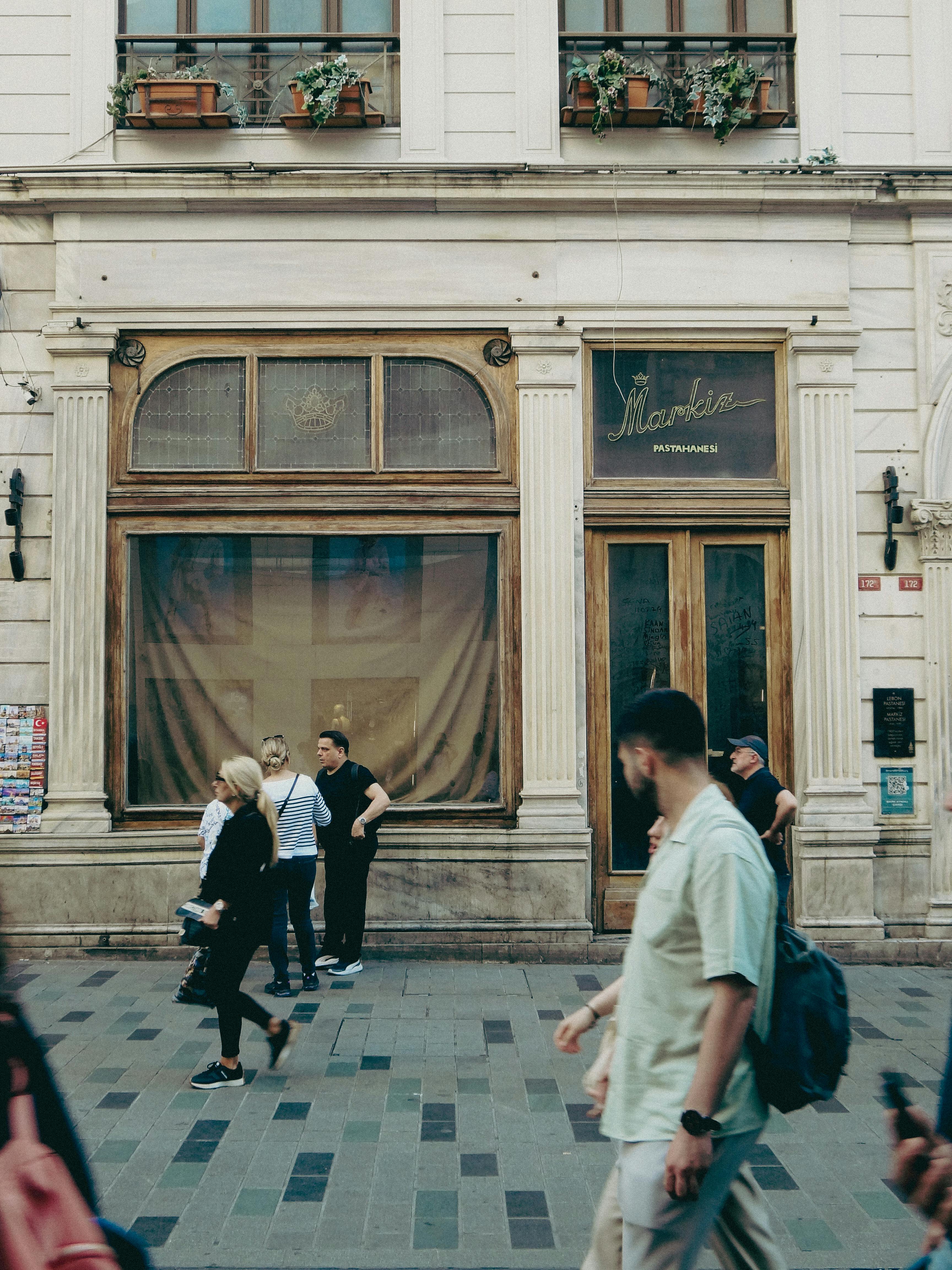 Scammer In Group Photos, Download The BEST Free Scammer In Group Stock ...