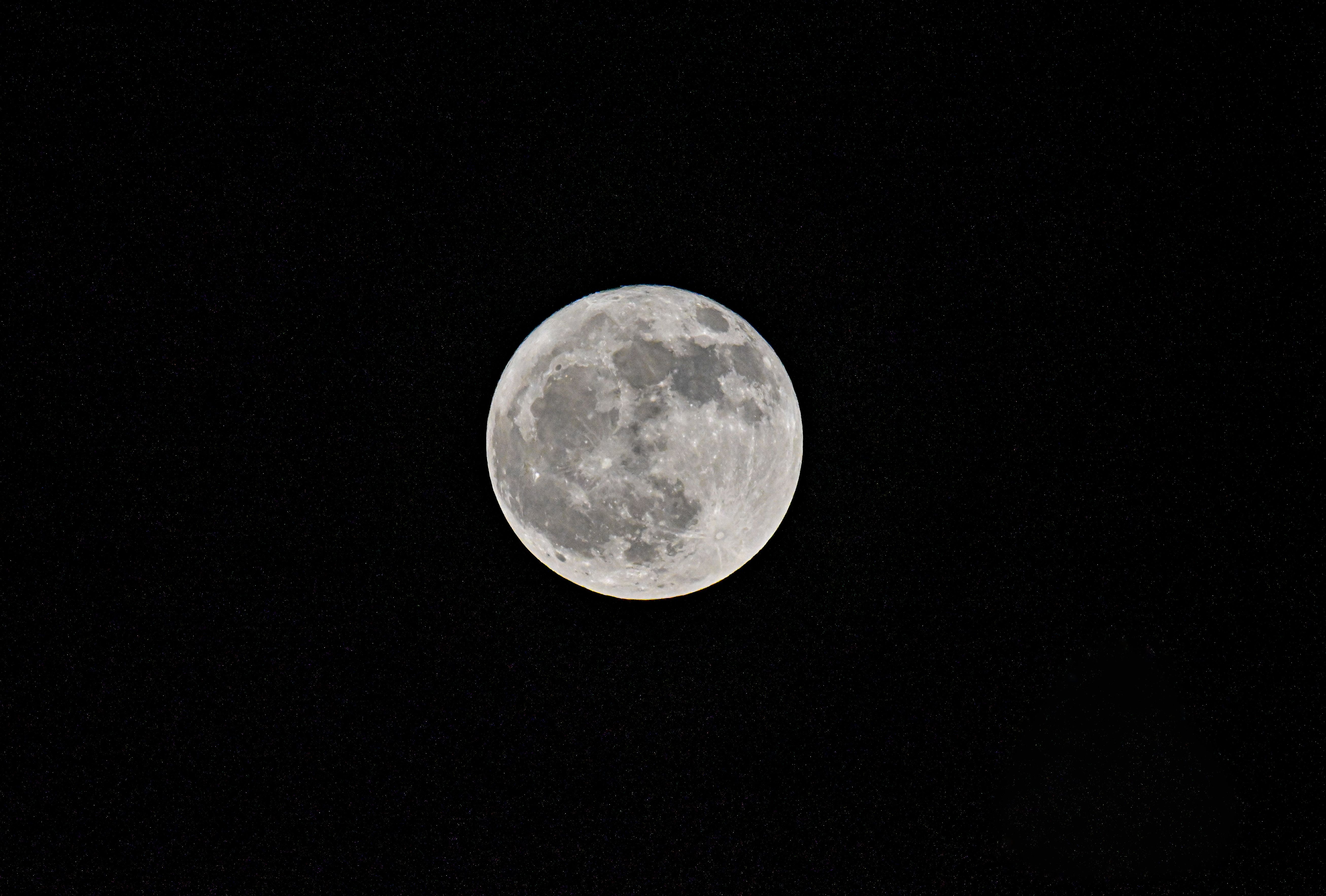 Full Moon · Free Stock Photo
