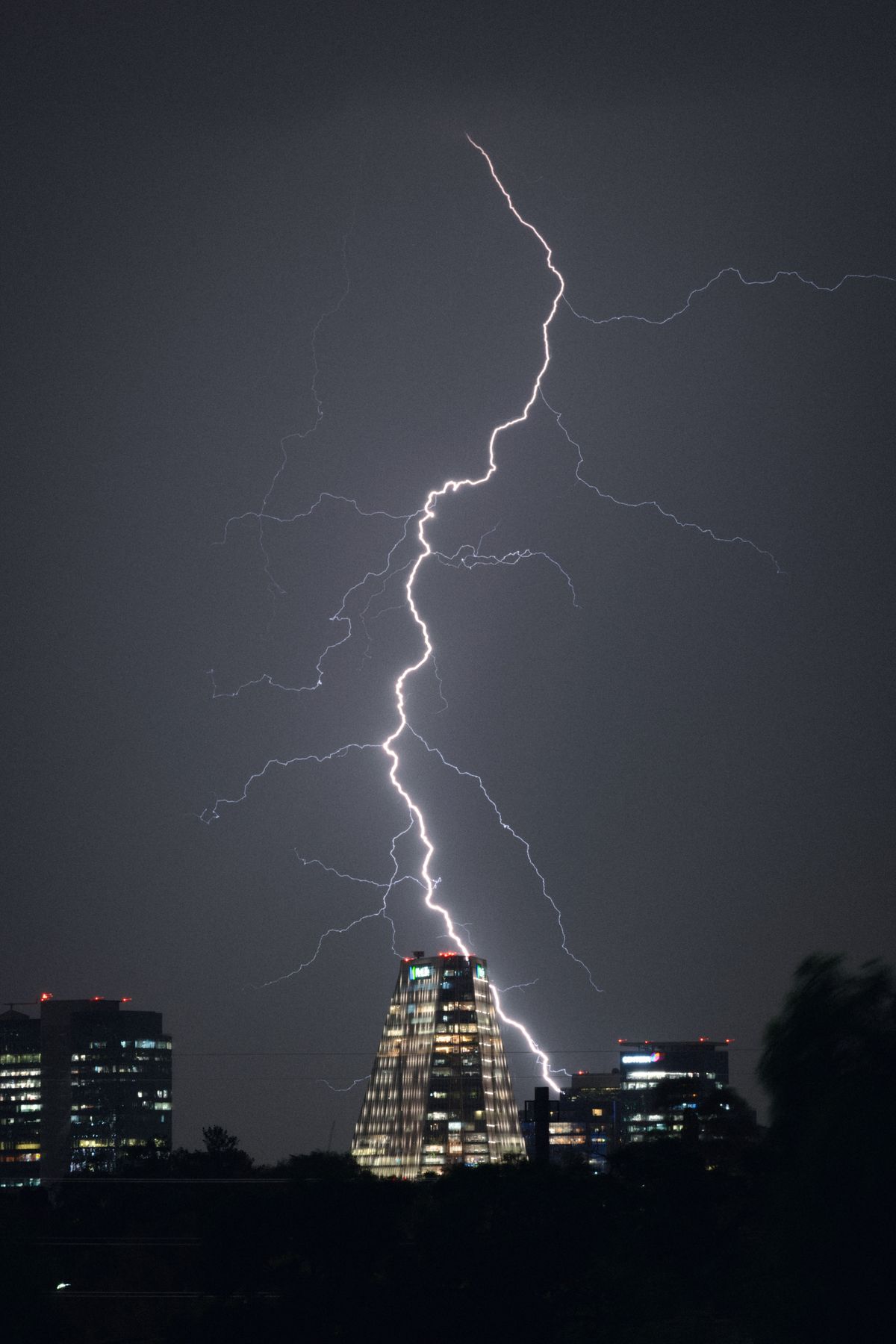 Cyclones Hitting Cities Photos, Download The BEST Free Cyclones Hitting ...