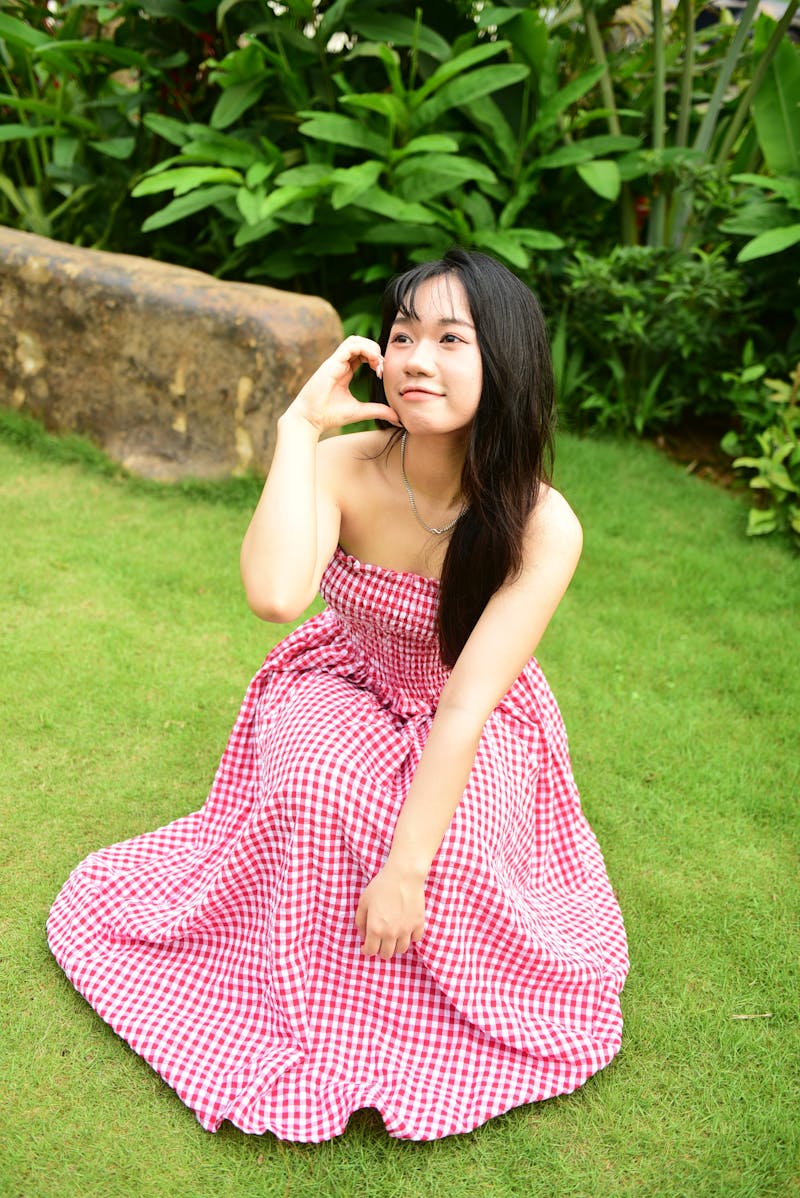 Kneeling Photos, Download The BEST Free Kneeling Stock Photos & HD Images