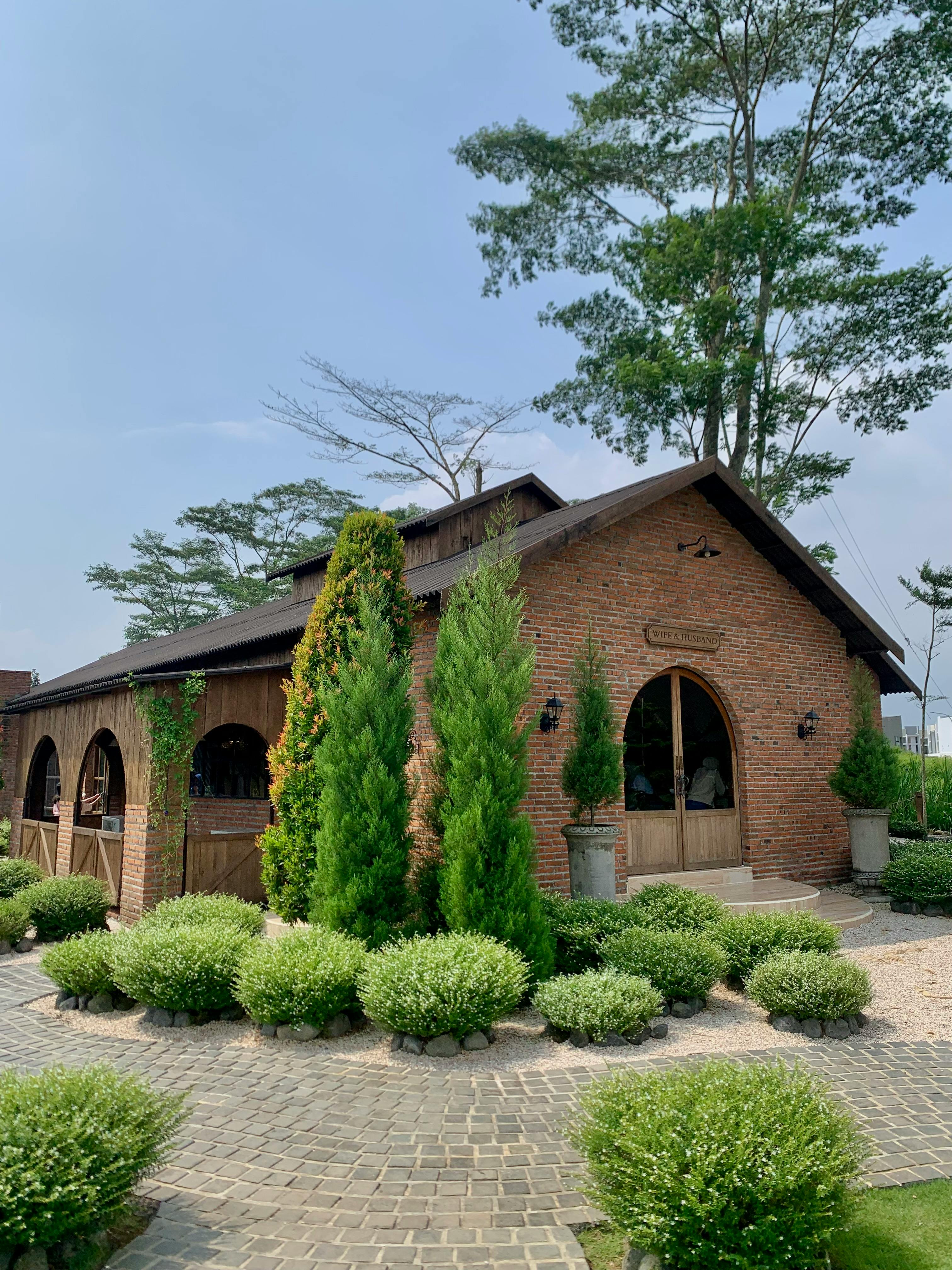 Araya Arcade Garden by Rustic Market in Indonesia · Free Stock Photo