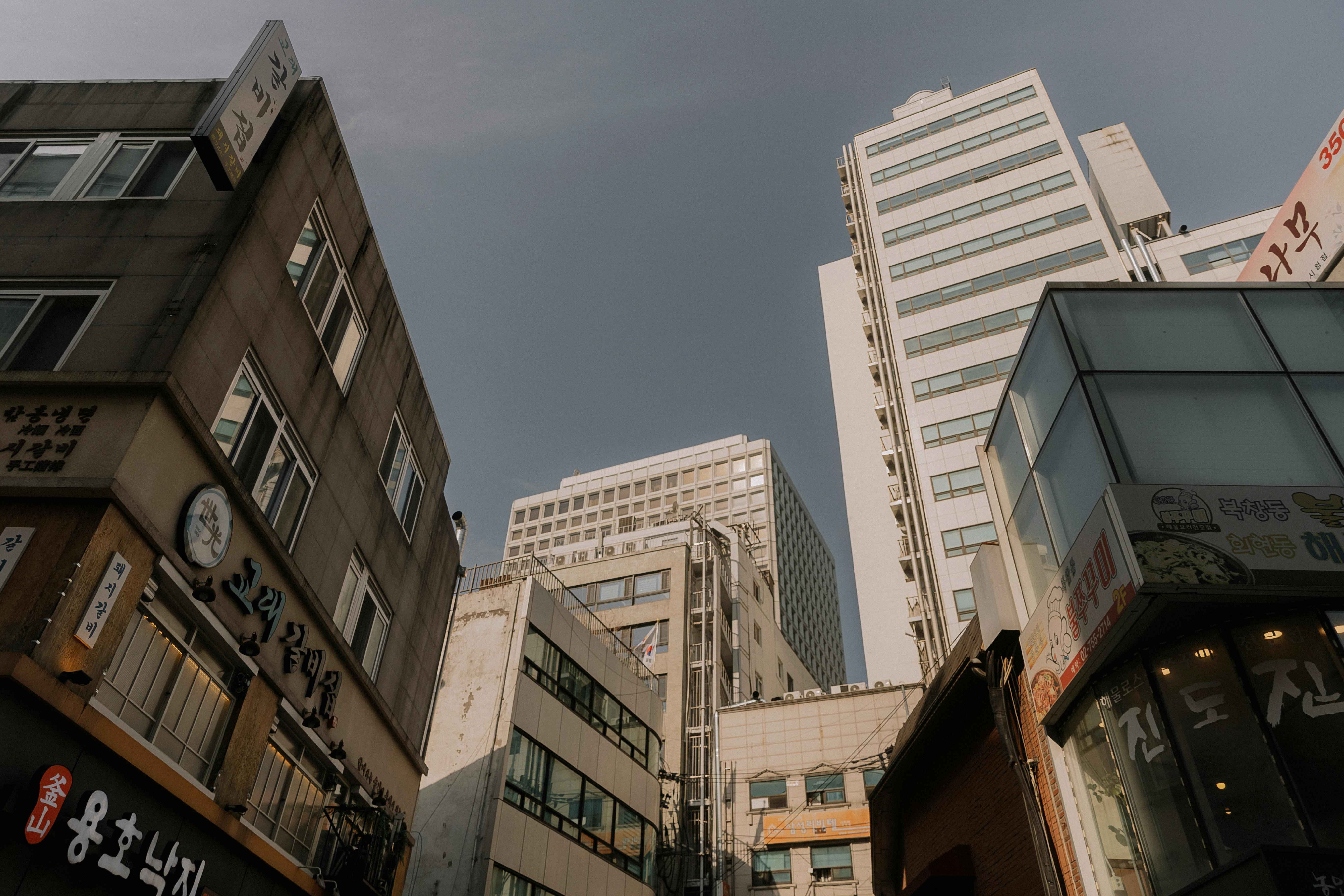 Foto de stock gratuita sobre ambiente de la ciudad, ambiente urbano, ángulo bajo, área ...